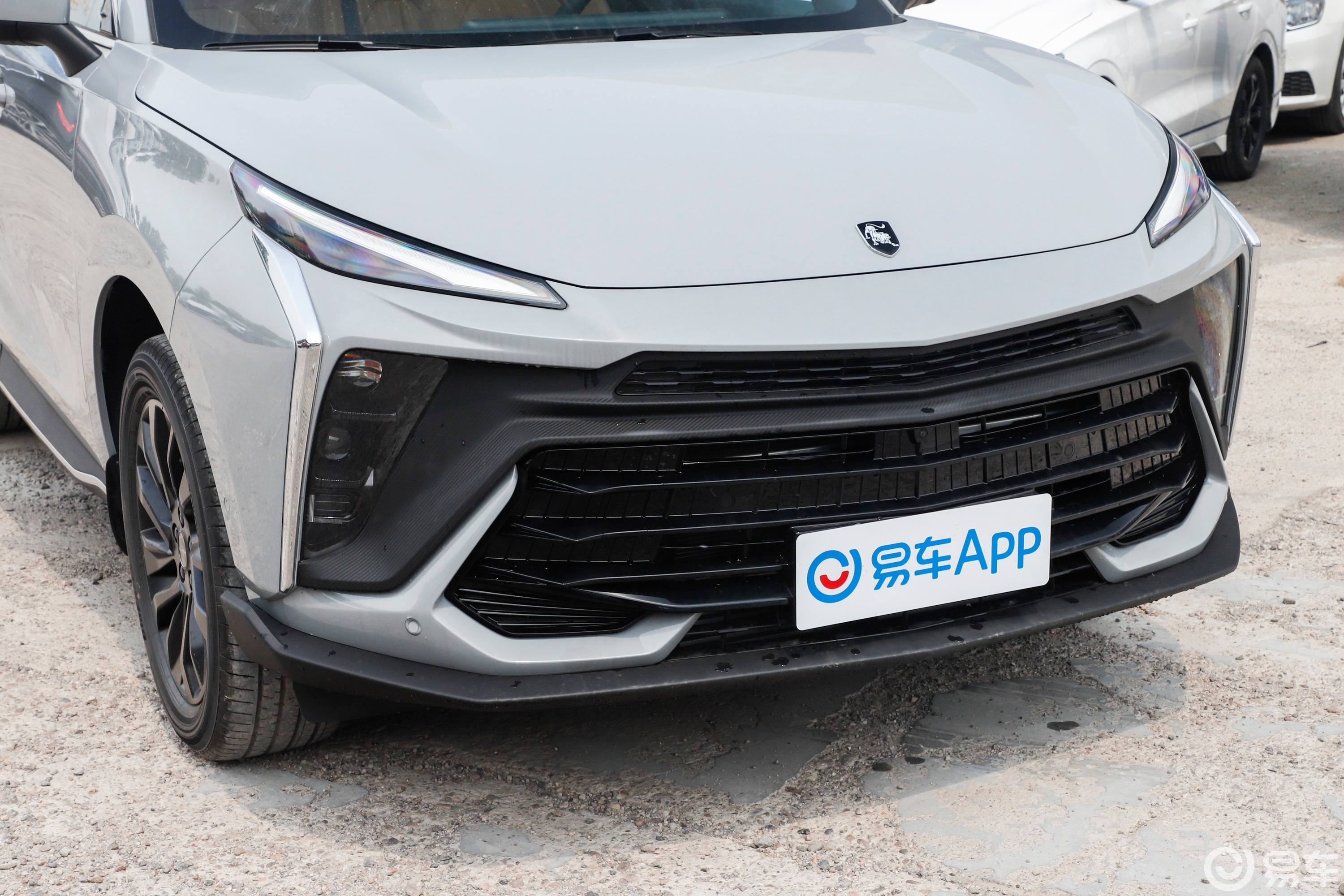 【风行T5 EVO狂飚版 1.5T 马赫荣耀款前格栅侧俯拍图片-汽车图片大全】-易车