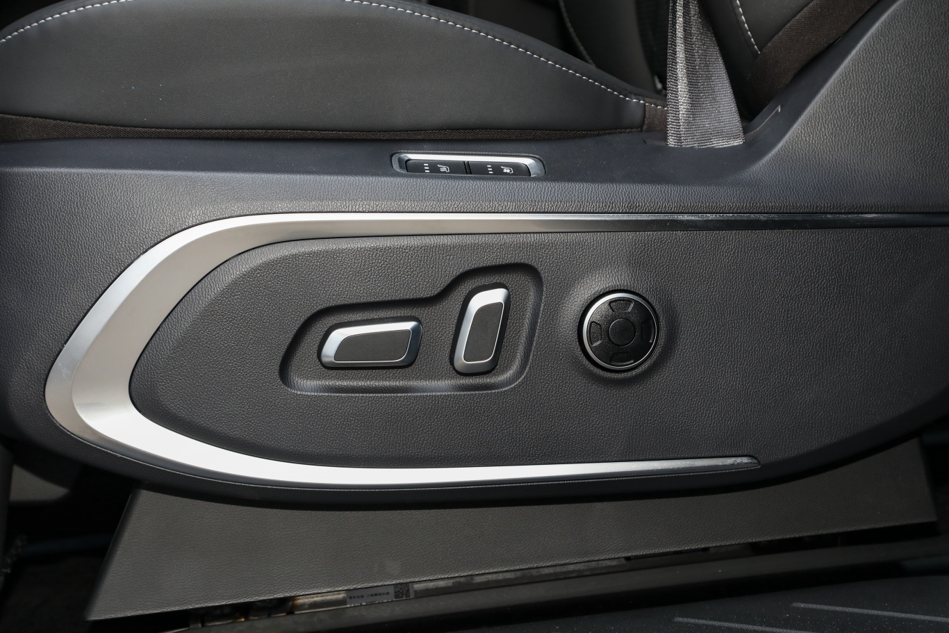 【大通G902.0T 星河版 7座后排空间图片-汽车图片大全】-易车