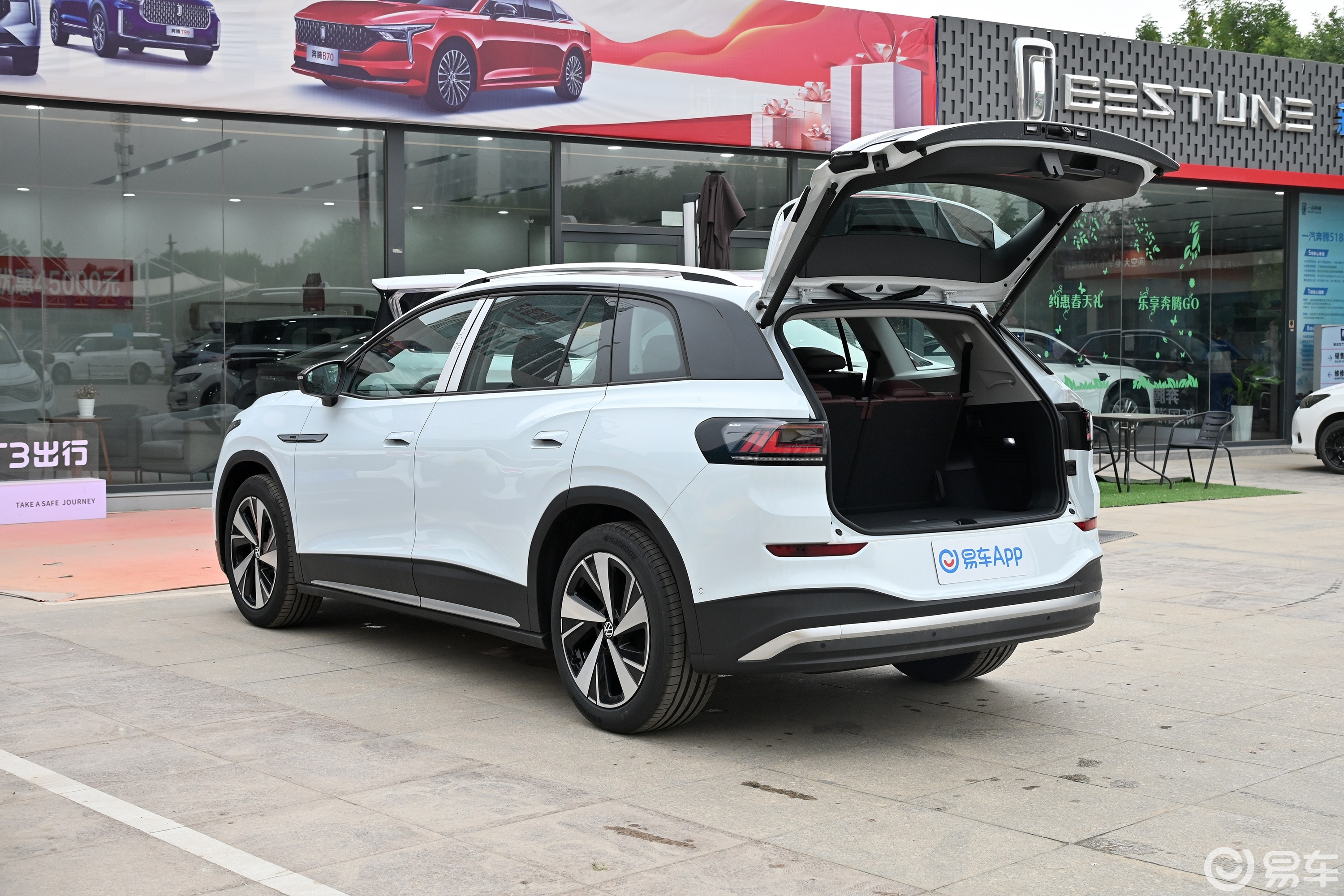 【ID.6 X升级款 617km 极智长续航版 6座后备厢开启45度侧拍图片-汽车图片大全】-易车