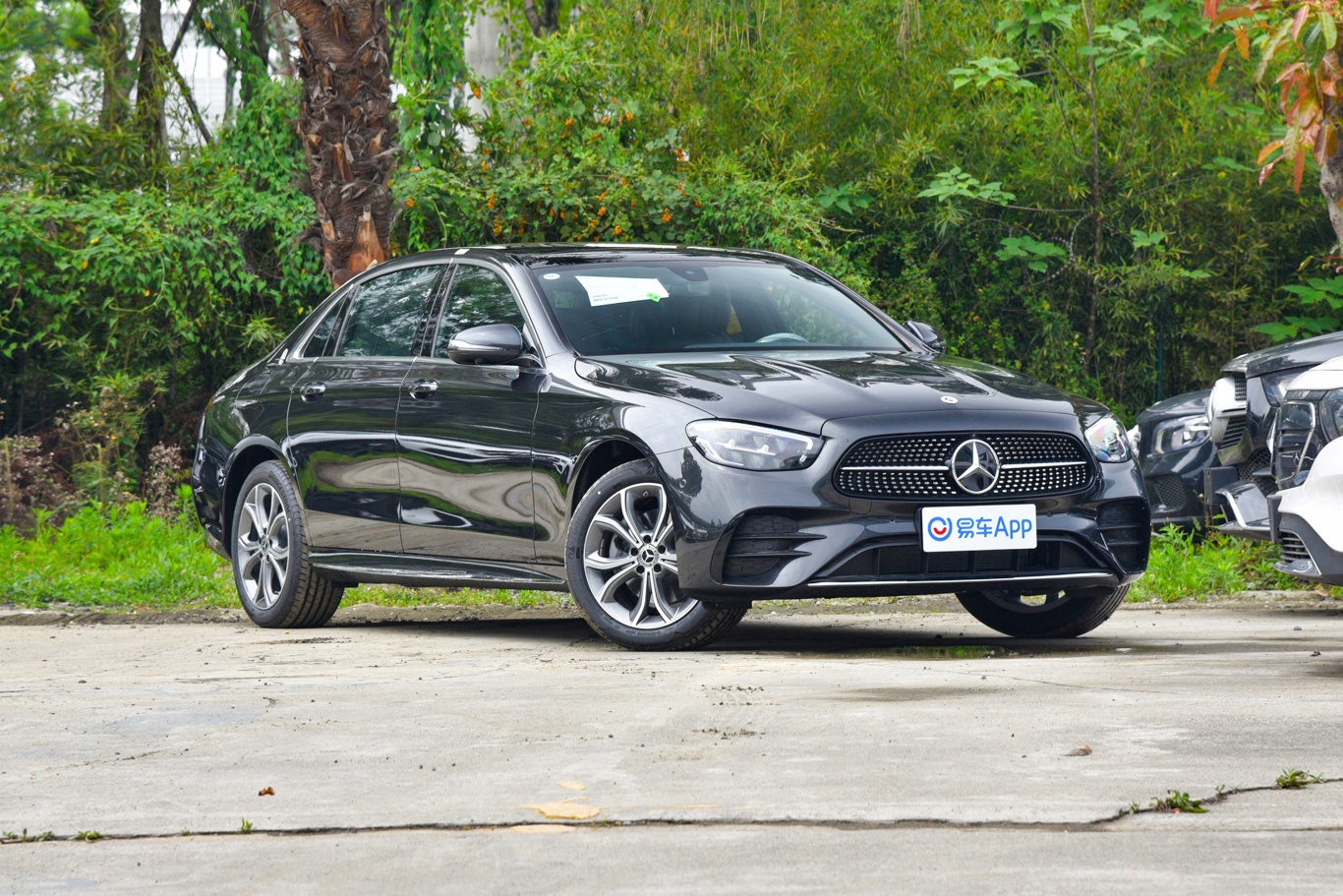 【奔驰E级改款 E 300 L 运动豪华型侧前45度车头向右水平图片-汽车图片大全】-易车