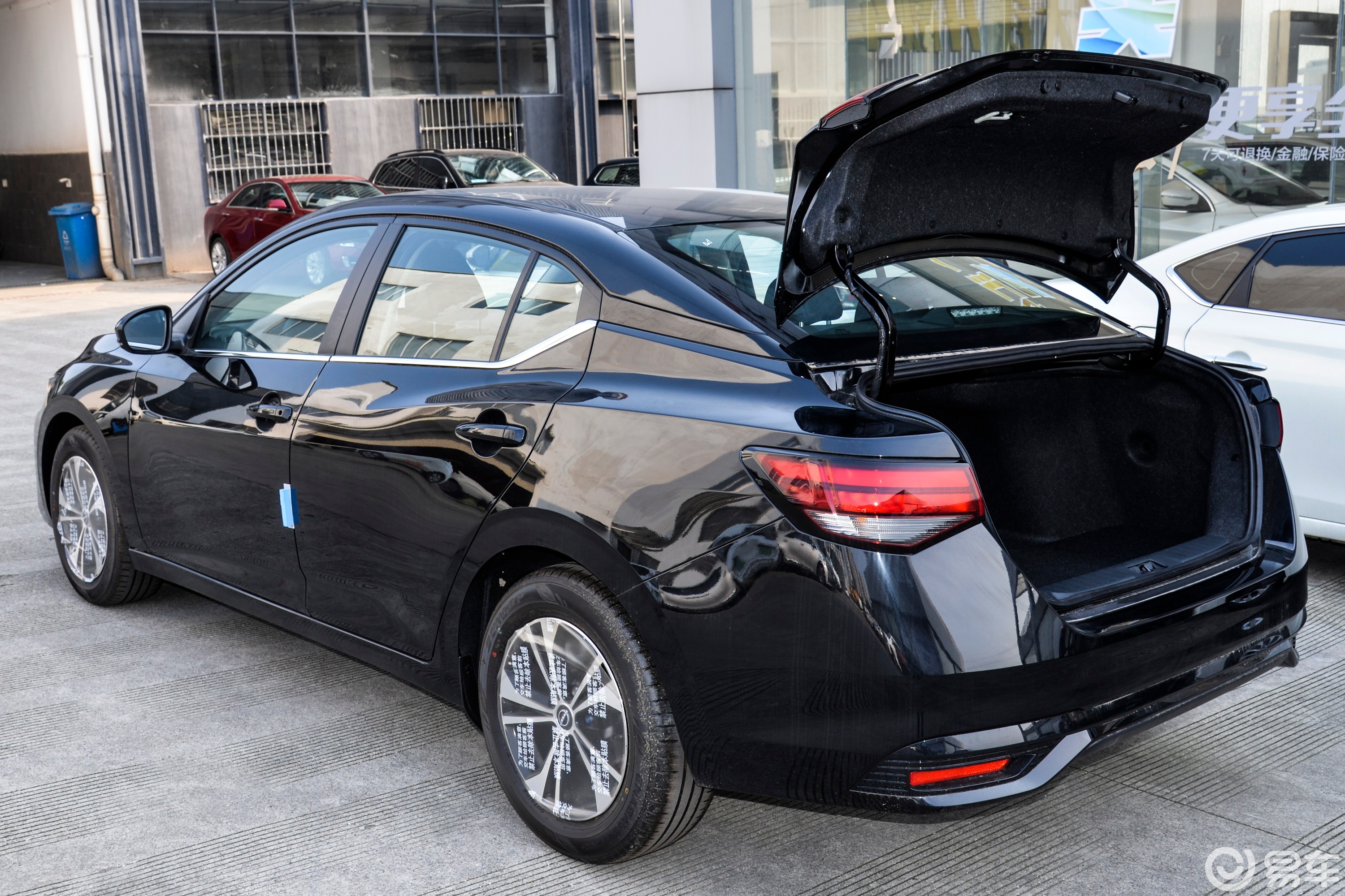 【轩逸1.6L 智驾版后备厢开启45度侧拍图片-汽车图片大全】-易车