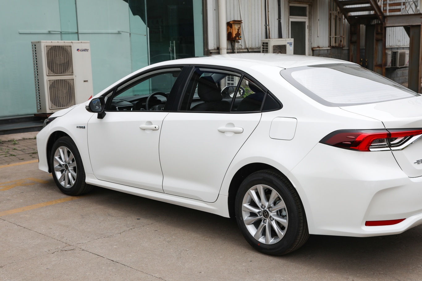 【卡罗拉双擎 1.8L 精英版外观细节图片-汽车图片大全】-易车