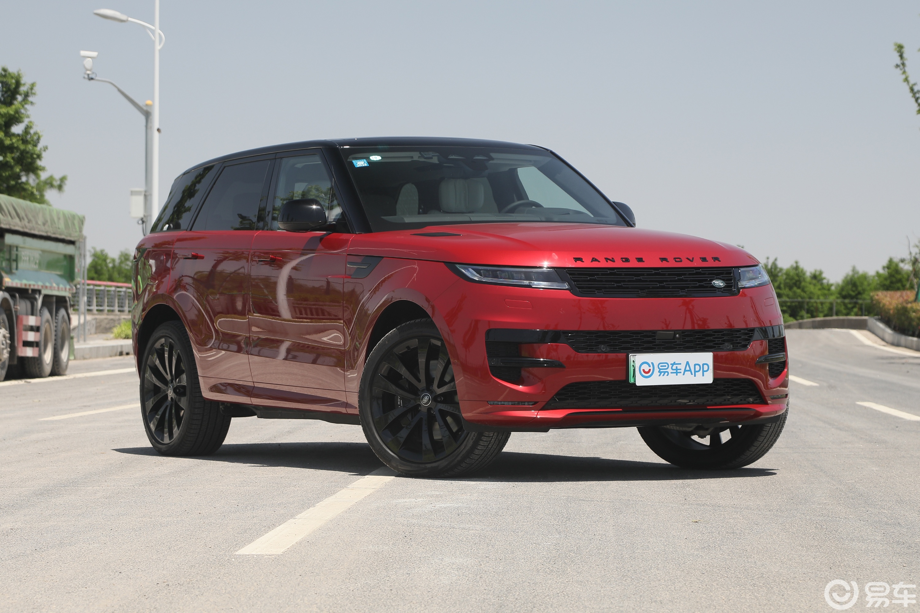 【揽胜运动版 插电混动P510e 首发版侧前45度车头向右水平图片-汽车图片大全】-易车