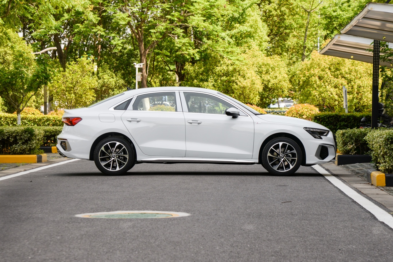 【奥迪A3改款 A3L Limousine 35 TFSI 进取运动型正侧车头向右水平图片-汽车图片大全】-易车
