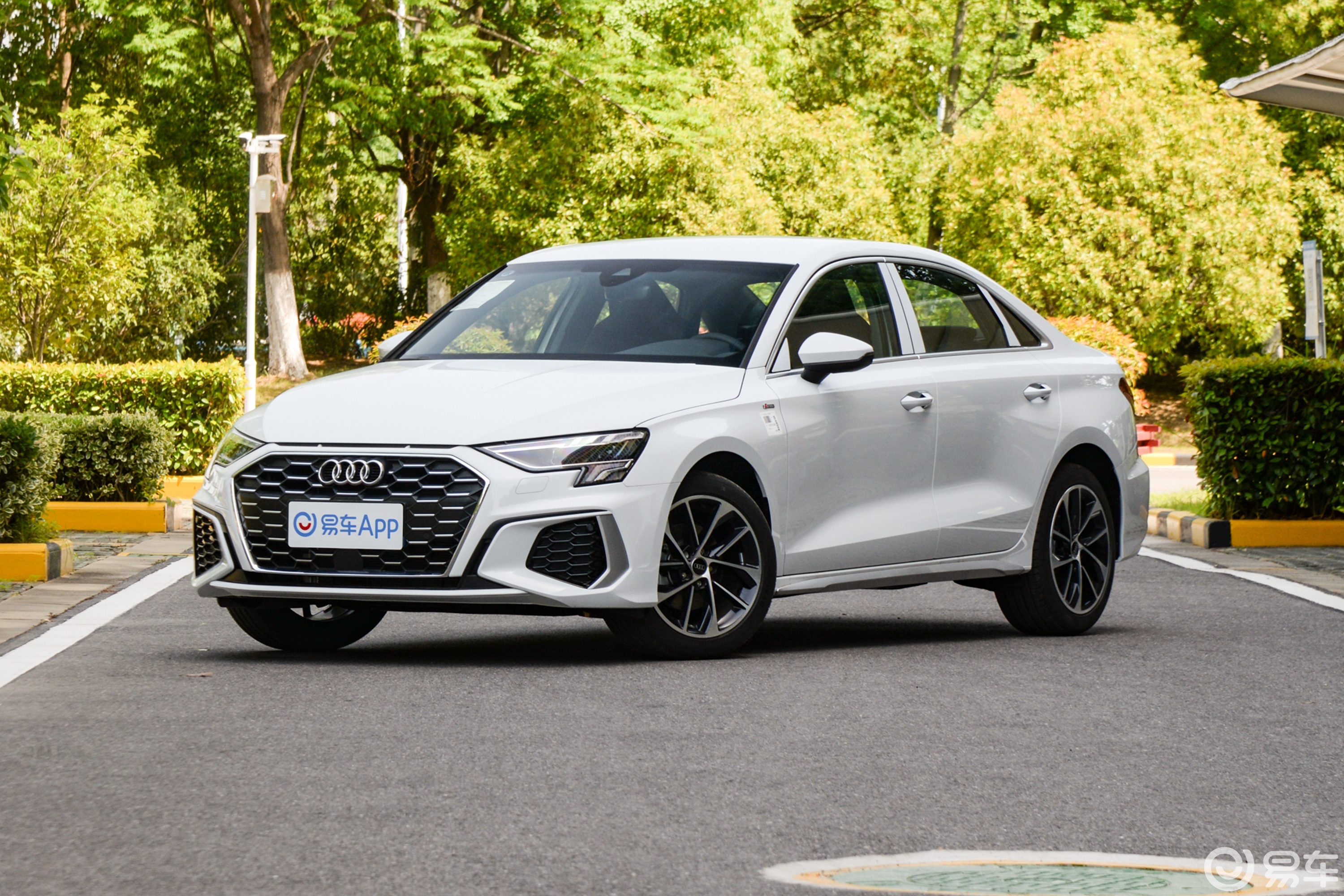 【奥迪A3改款 A3L Limousine 35 TFSI 进取运动型侧前45度车头向左水平图片-汽车图片大全】-易车