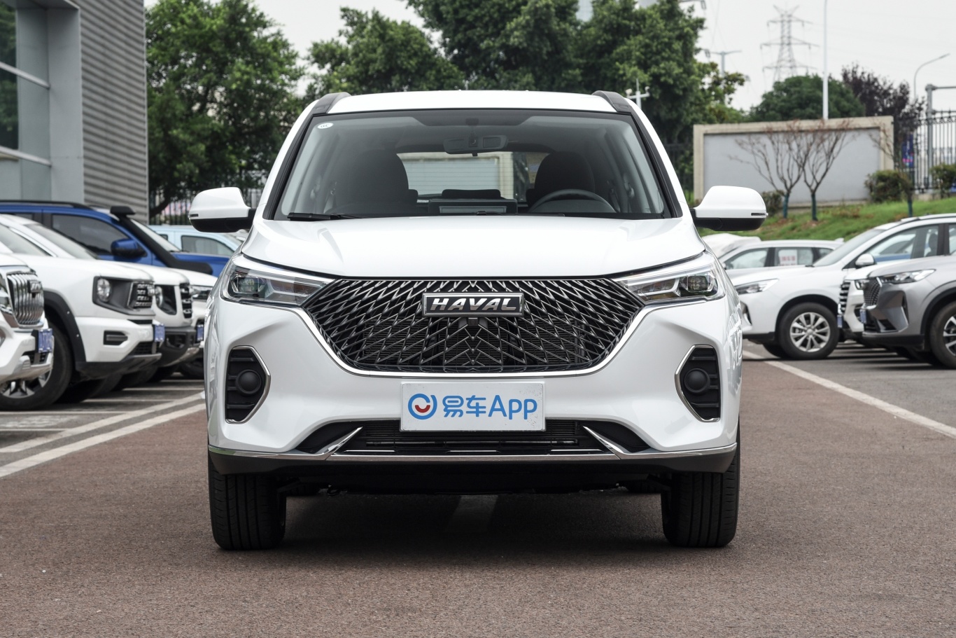 【哈弗M6PLUS 1.5T 手动精英智联型正前水平图片-汽车图片大全】-易车