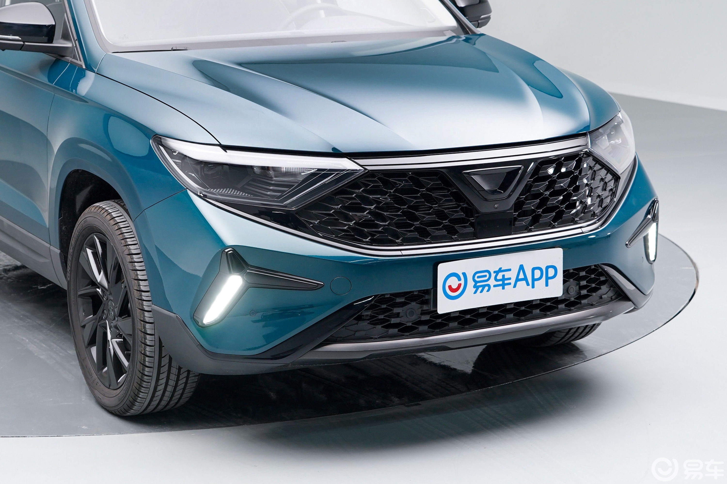 【捷达VS7280TSI 自动高光荣耀版前格栅侧俯拍图片-汽车图片大全】-易车