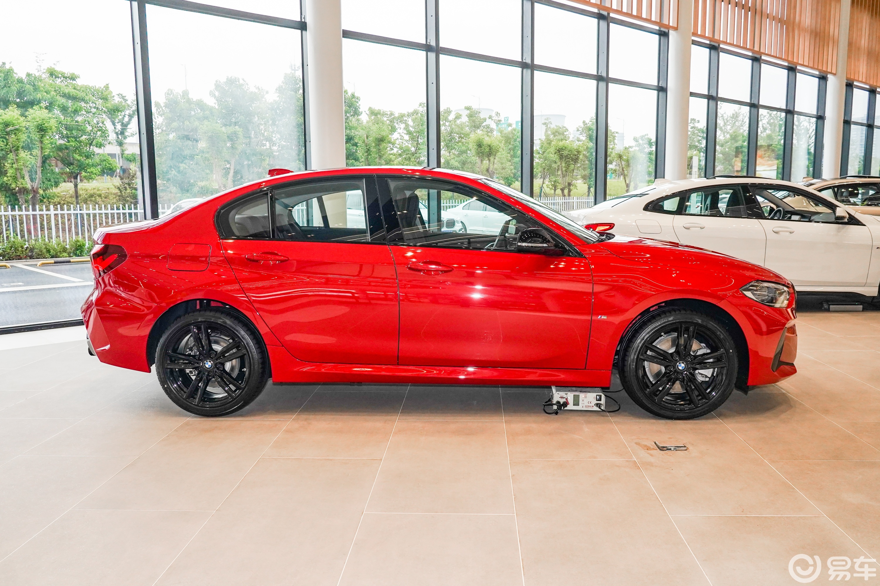 【宝马1系125i M运动曜夜版正侧车头向右水平图片-汽车图片大全】-易车