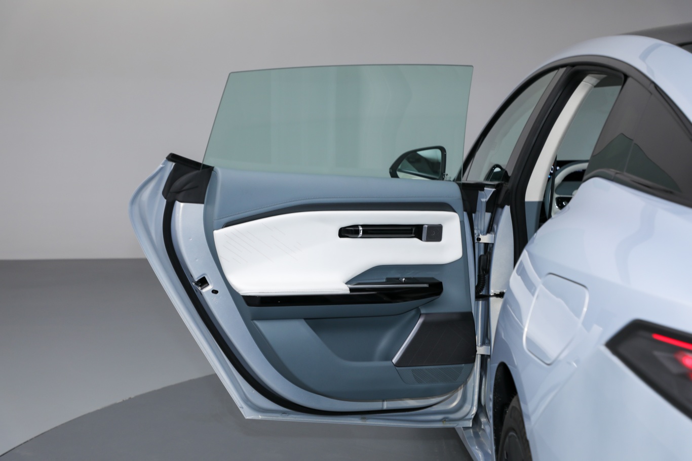 【昊铂GT710km 超充MAX版驾驶员侧后车门图片-汽车图片大全】-易车