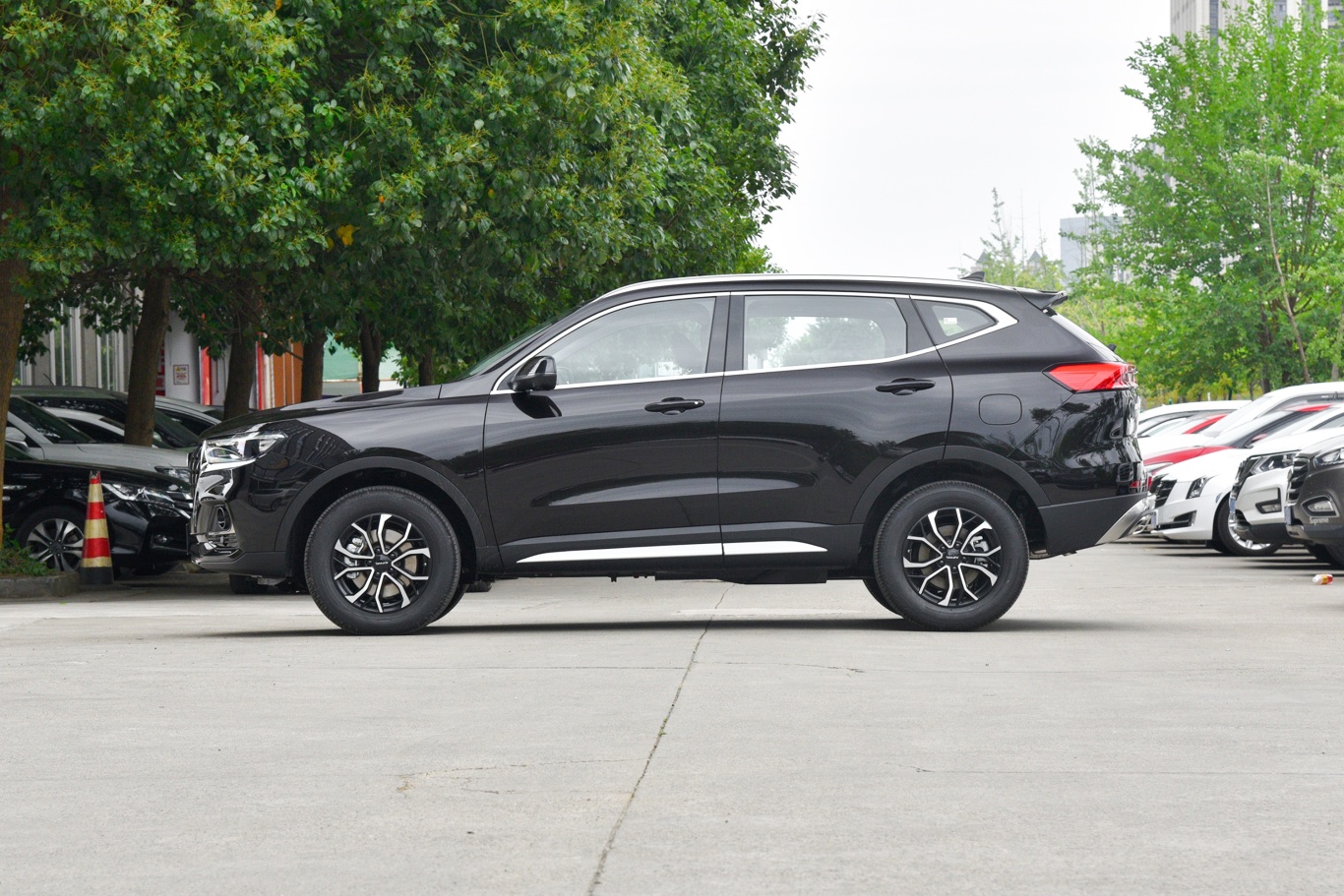 【哈弗H6国潮版 1.5T 两驱都市版正侧车头向左水平图片-汽车图片大全】-易车