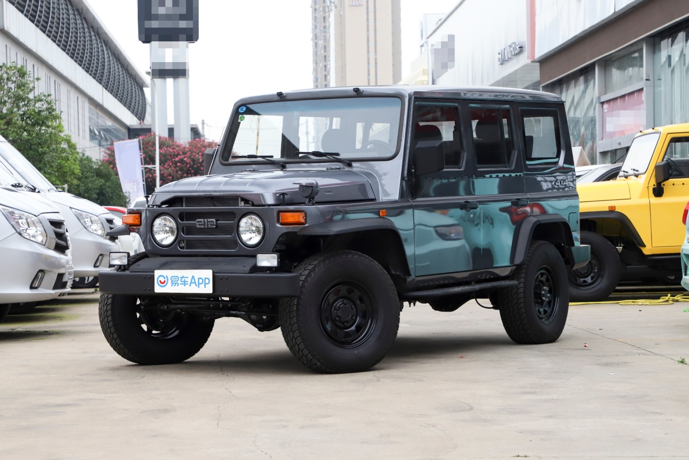 【212经典2.4T 狙击手轻装版侧前45度车头向左水平图片-汽车图片大全】-易车