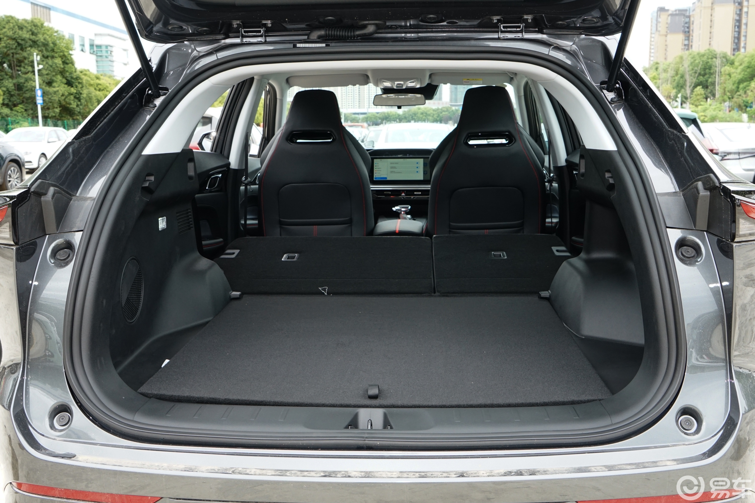 【长安欧尚Z61.5T 双离合智享型后备箱图片-汽车图片大全】-易车