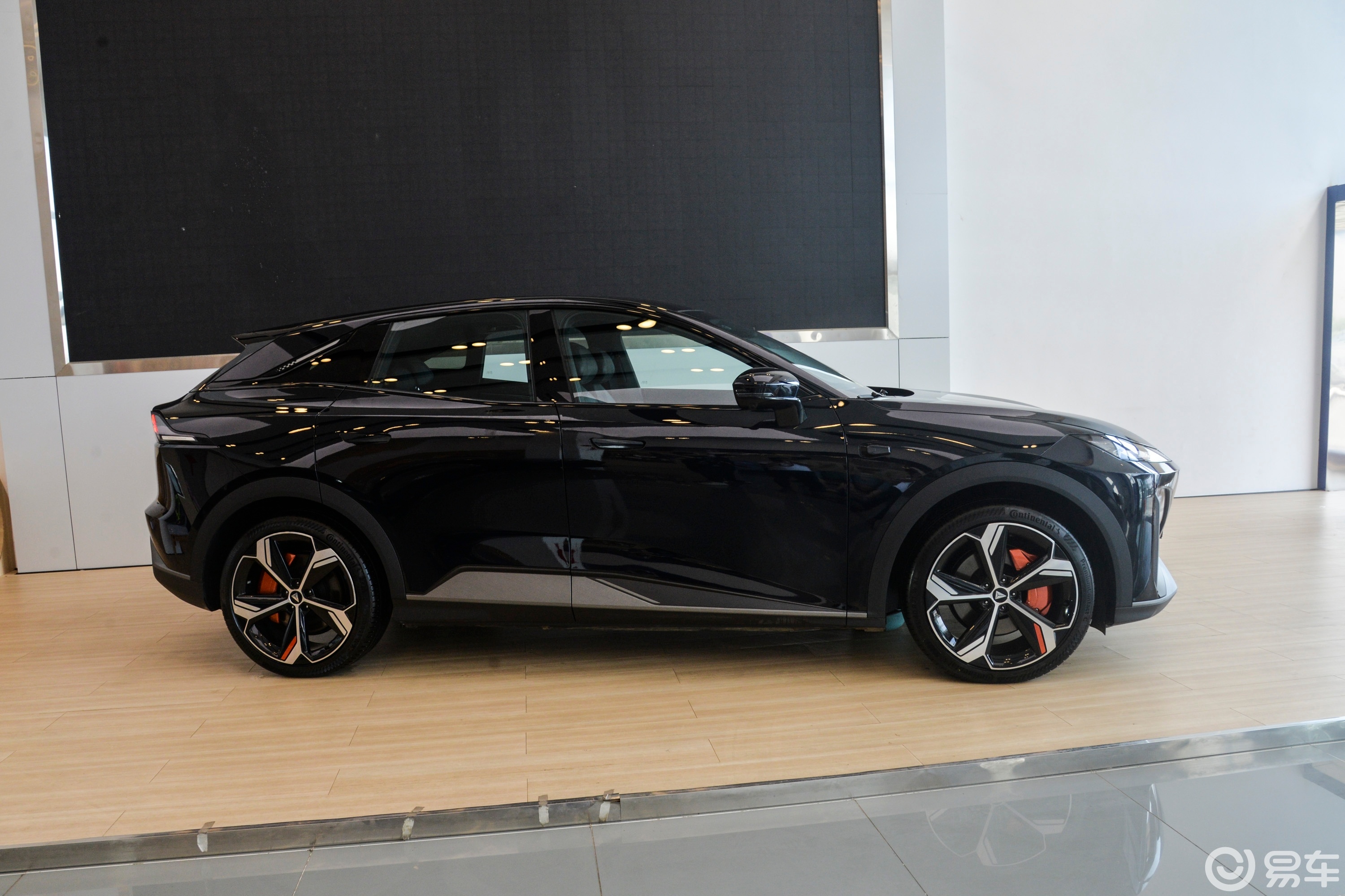 【深蓝S7纯电版 620km 620Max正侧车头向右水平图片-汽车图片大全】-易车