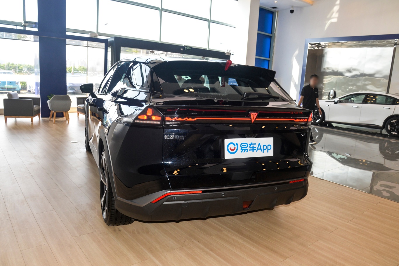 【深蓝S7纯电版 620km 620Max侧后45度车头向左水平图片-汽车图片大全】-易车