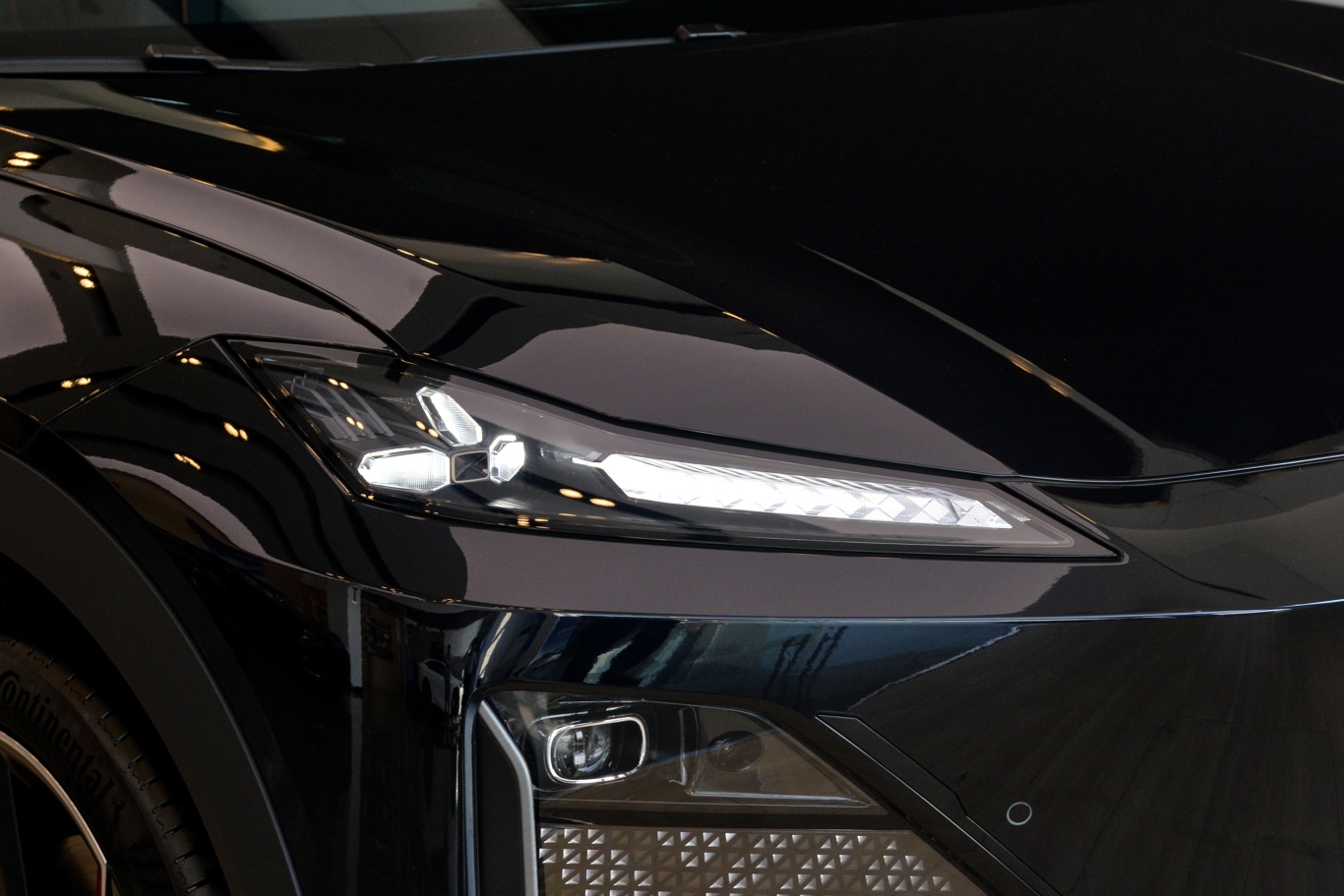 【深蓝S7纯电版 620km 620Max大灯侧45度俯拍图片-汽车图片大全】-易车