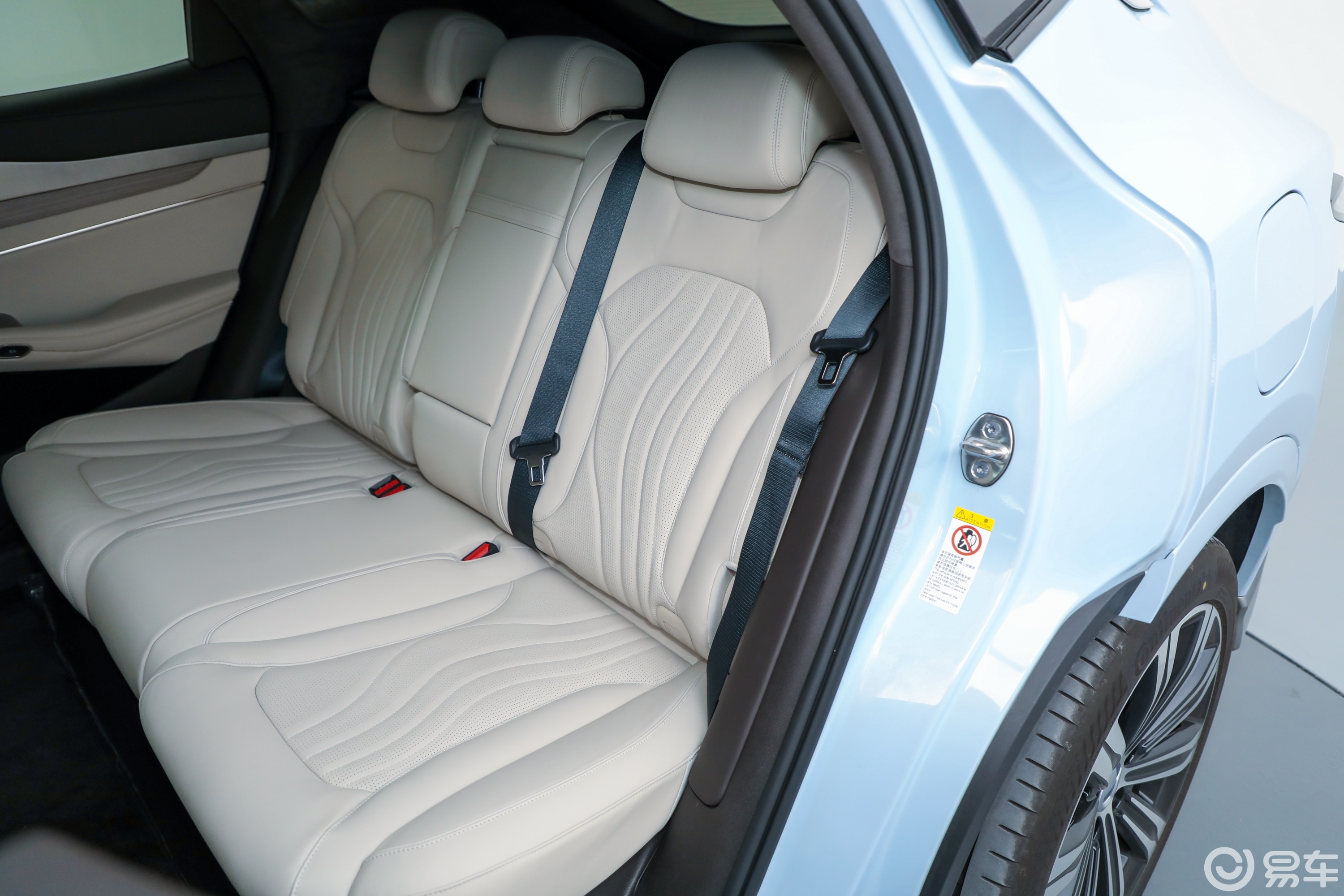 【腾势N7四驱顶配版空间图片-汽车图片大全】-易车