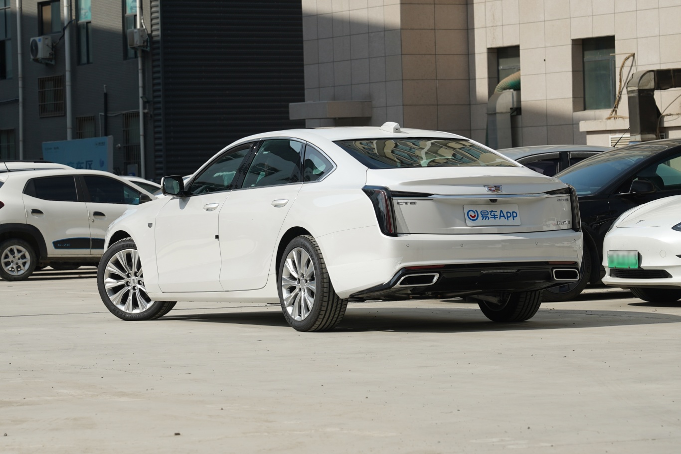 【凯迪拉克CT628T 尊贵型侧后45度车头向左水平图片-汽车图片大全】-易车