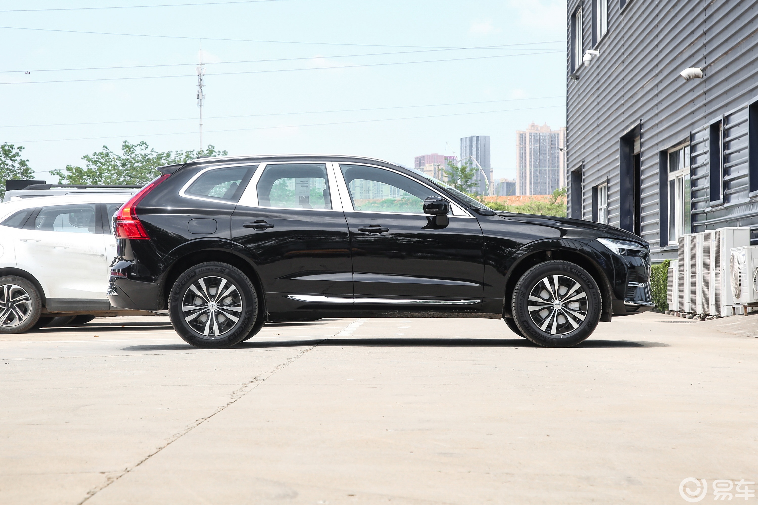 【沃尔沃XC60B5 四驱智逸豪华版正侧车头向右水平图片-汽车图片大全】-易车