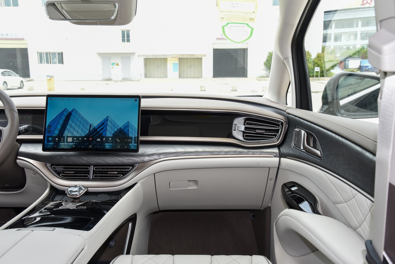 【腾势D9EV 620km 前驱尊贵版副驾驶位区域图片-汽车图片大全】-易车