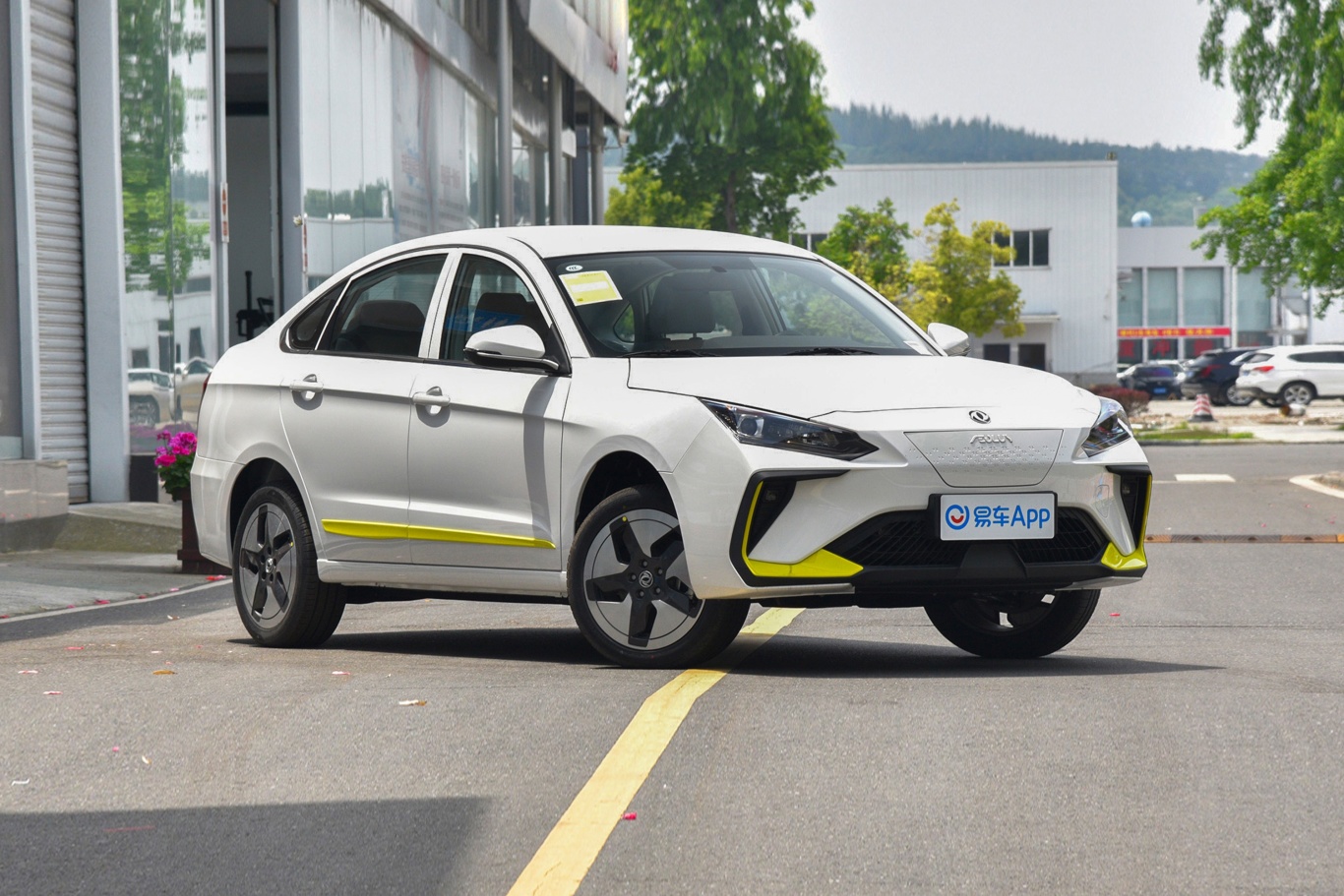 【风神E70Pro 401km 智行版 磷酸铁锂 50.23kWh侧前45度车头向右水平图片-汽车图片大全】-易车