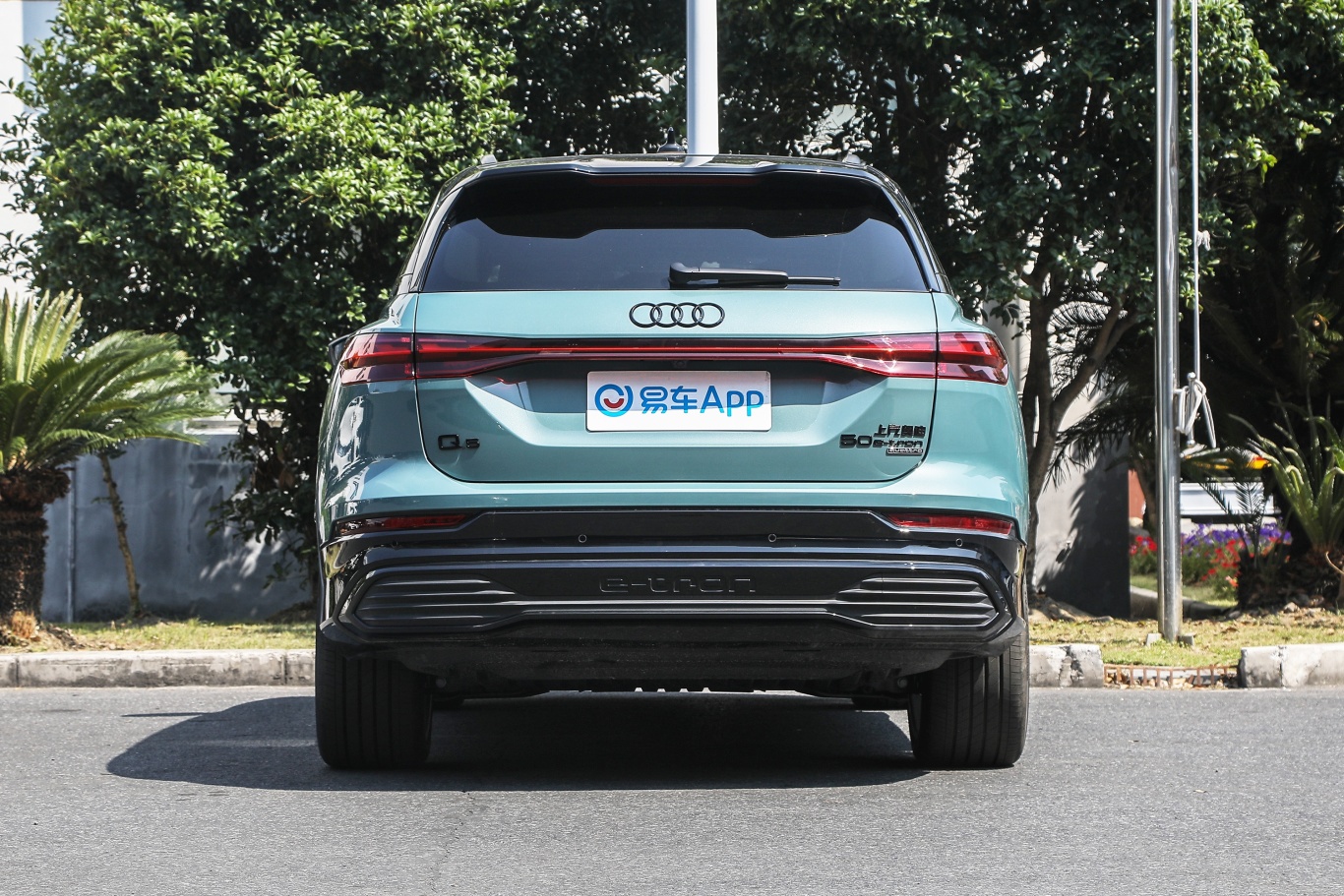 【奥迪Q5 e-tron50 e-tron quattro 荣耀型 机甲套装正后水平图片-汽车图片大全】-易车