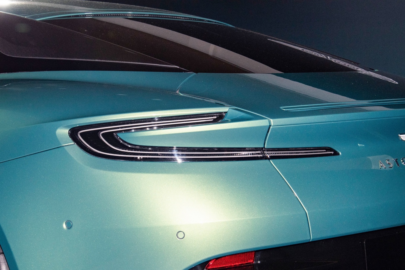 【阿斯顿·马丁DB124.0T V8外观灯组图片-汽车图片大全】-易车