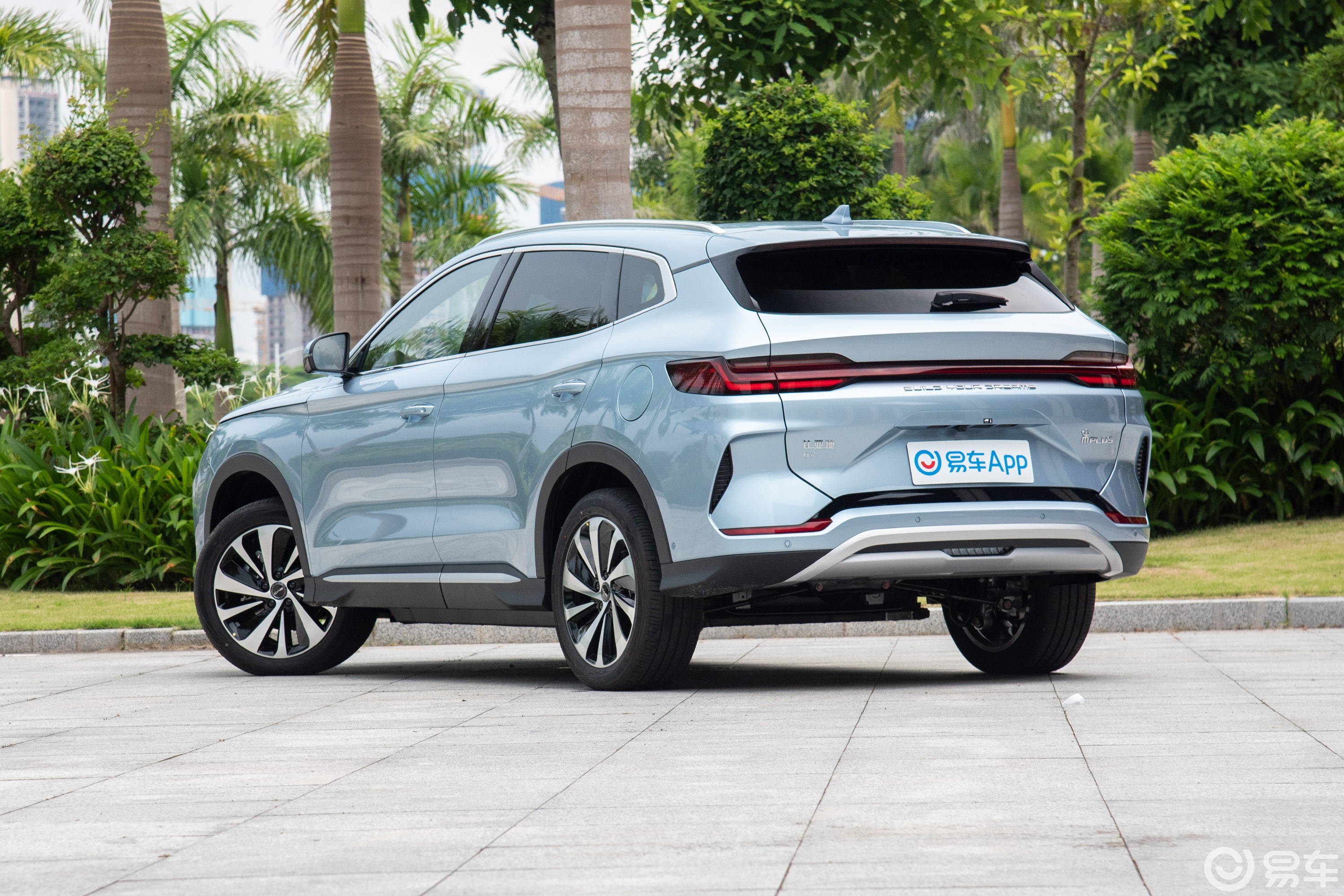 【宋PLUS新能源EV 冠军版 605km 旗舰PLUS侧后45度车头向左水平图片-汽车图片大全】-易车