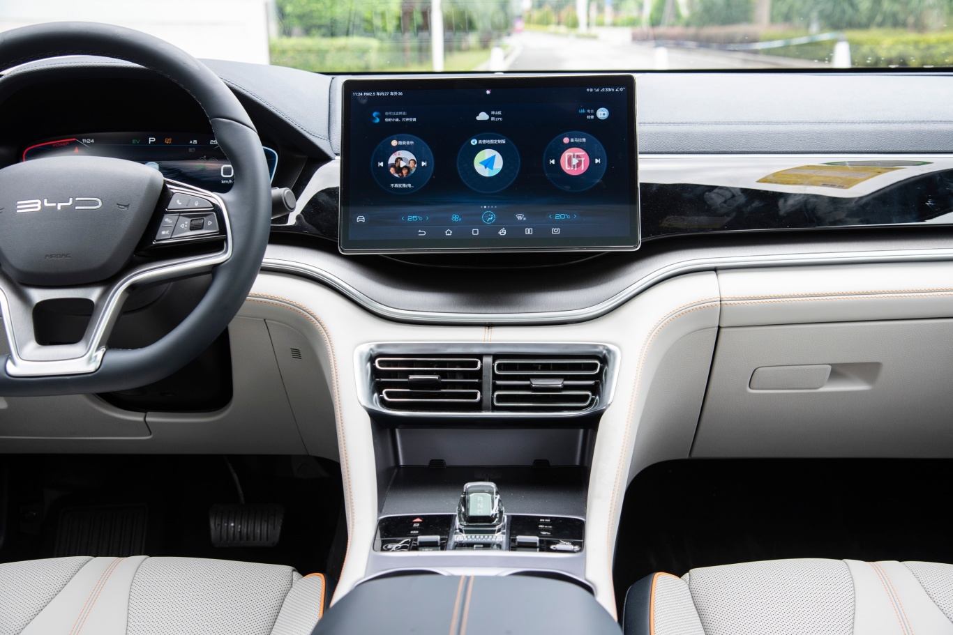 【宋PLUS新能源DM-i 冠军版 1.5L 110km 旗舰PLUS中控台整体图片-汽车图片大全】-易车