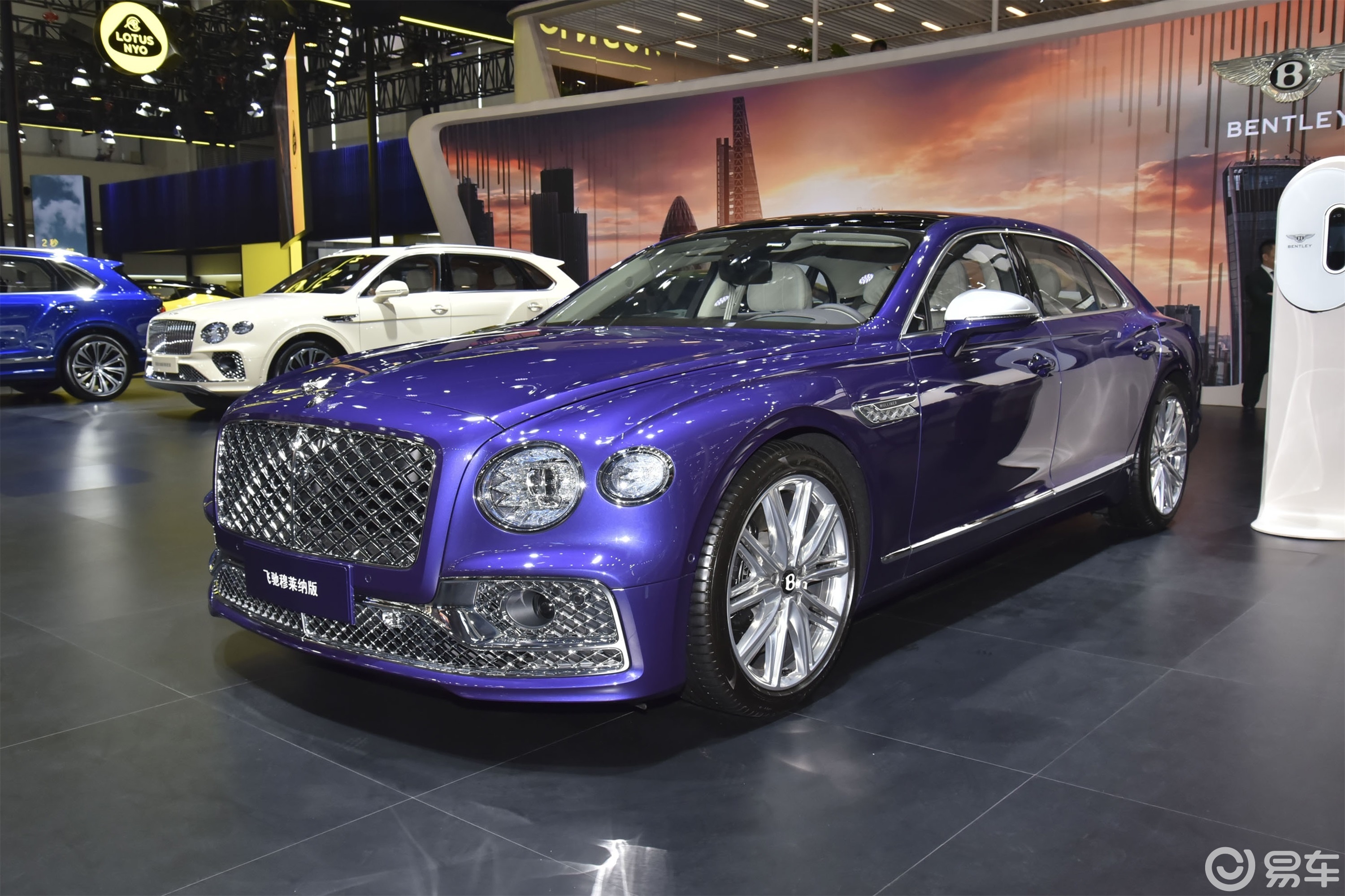 【飞驰4.0T V8 Mulliner侧前45度车头向左水平图片-汽车图片大全】-易车