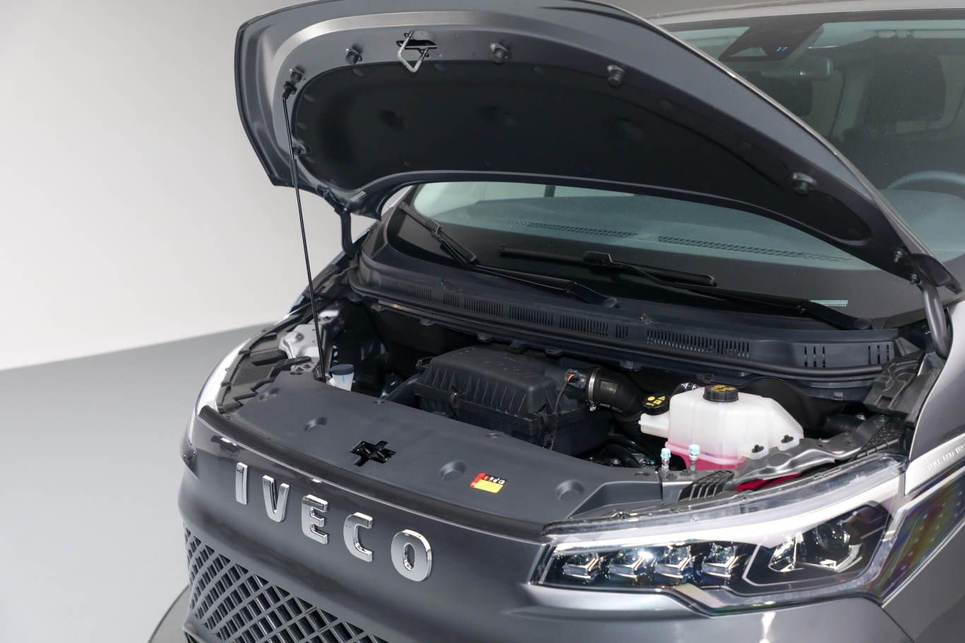 【依维柯聚星2.0T 手动短轴低顶单胎客货车 93kW 5-9座动力底盘图片-汽车图片大全】-易车