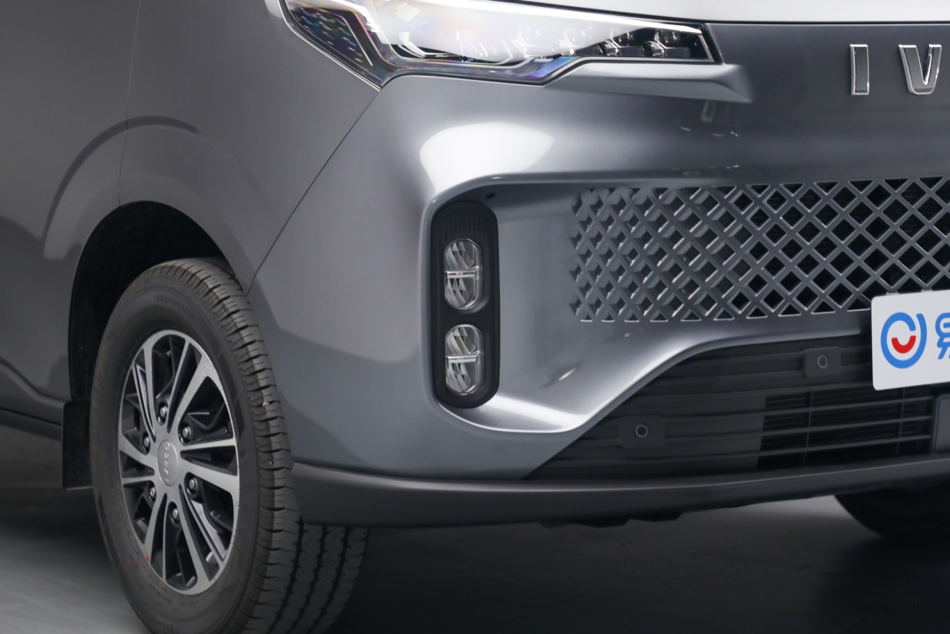 【依维柯聚星2.0T 手动短轴低顶单胎客货车 93kW 5-9座外观细节图片-汽车图片大全】-易车