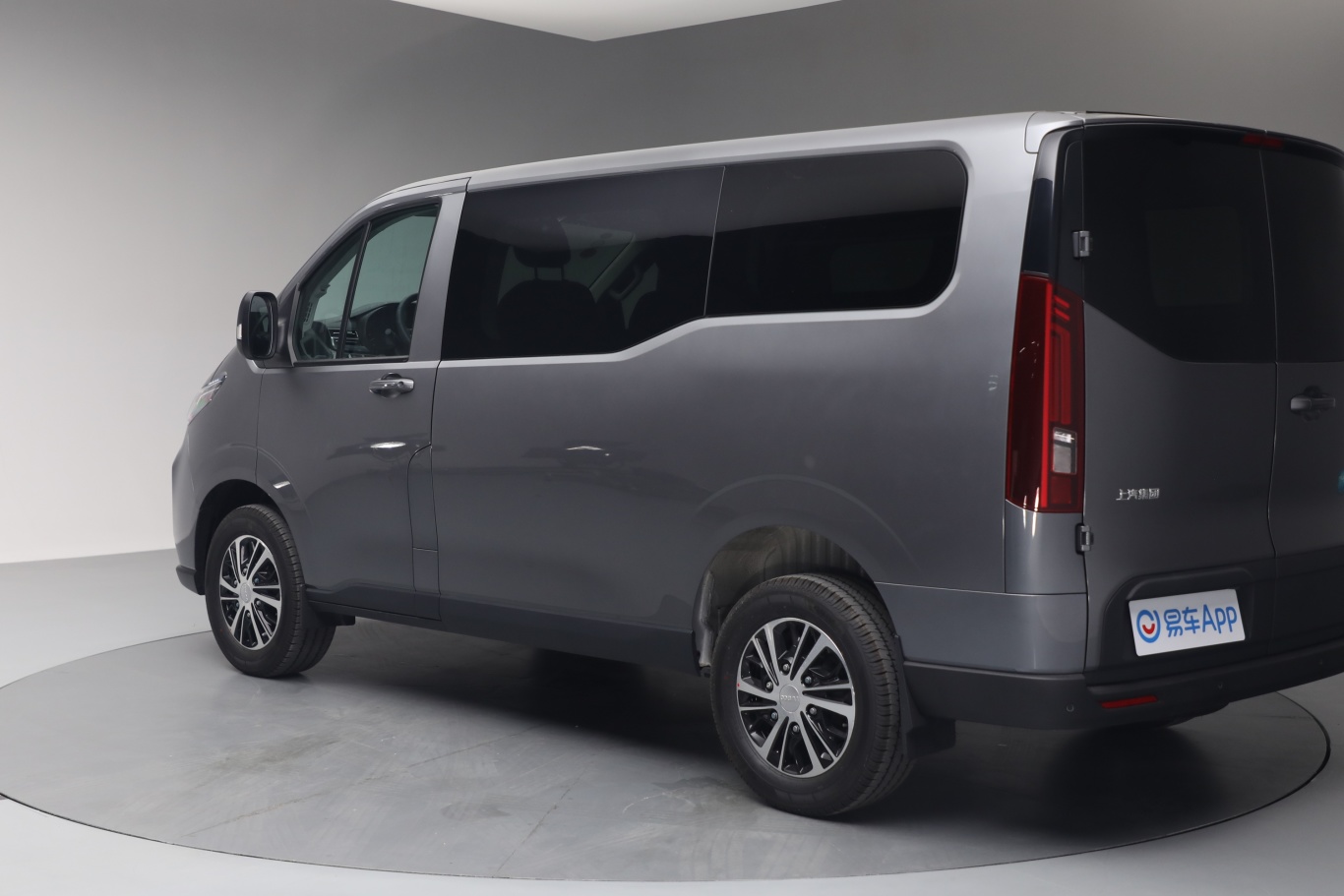 【依维柯聚星2.0T 手动短轴低顶单胎客货车 93kW 5-9座外观细节图片-汽车图片大全】-易车