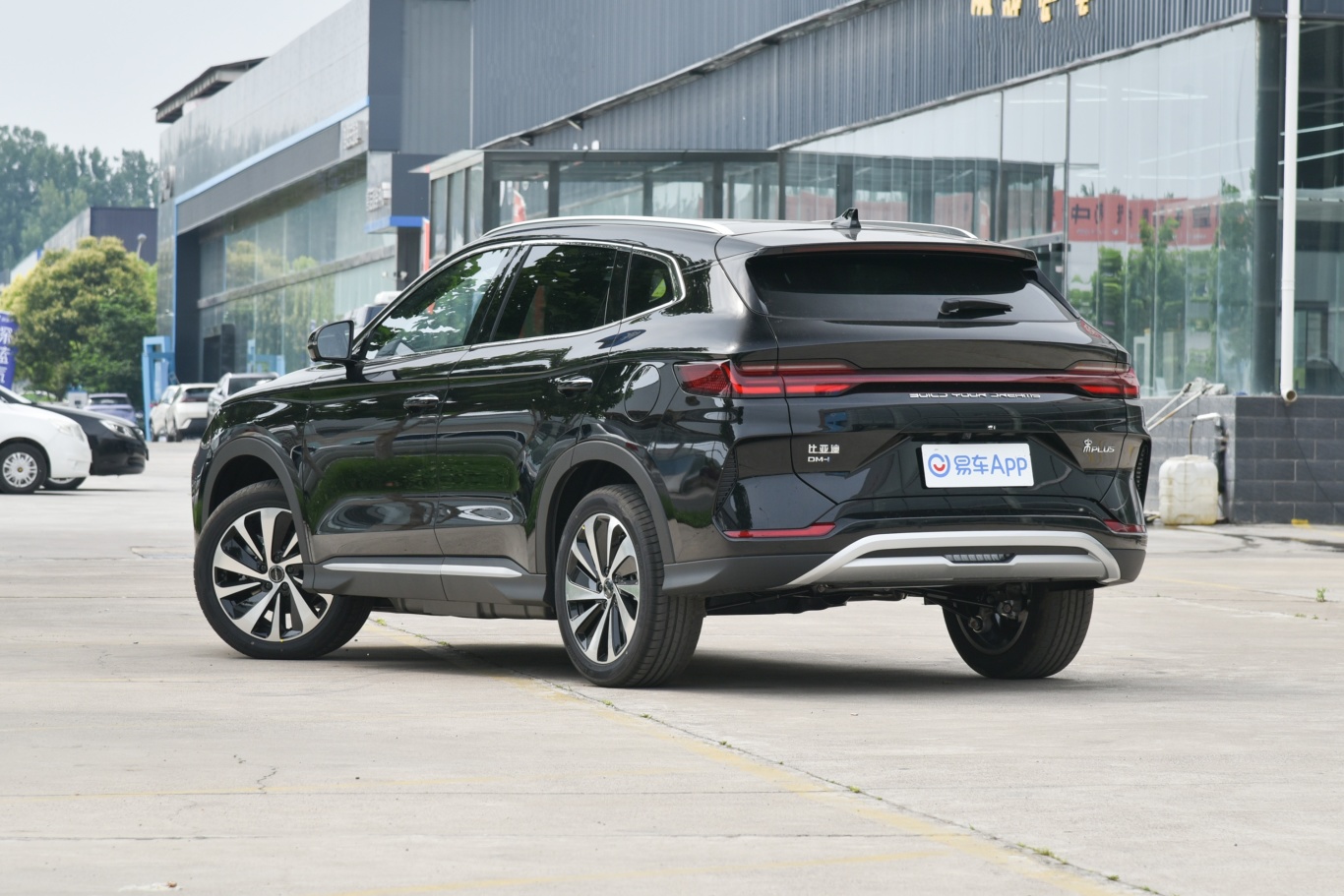 【宋PLUS新能源DM-i 冠军版 1.5L 110km 旗舰PLUS侧后45度车头向左水平图片-汽车图片大全】-易车