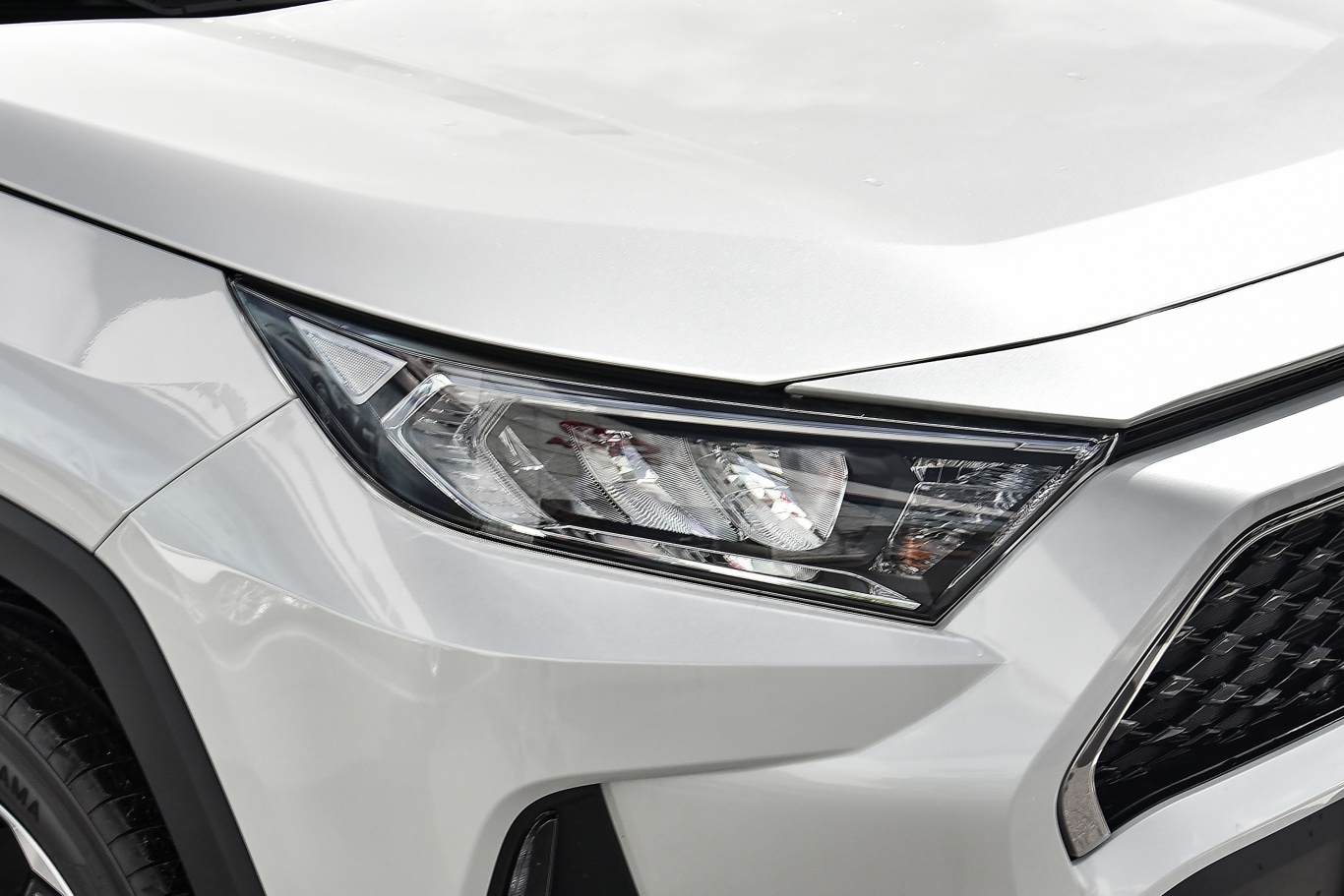 【RAV4荣放 双擎E+2.5L 两驱精英Pro版大灯侧45度俯拍图片-汽车图片大全】-易车