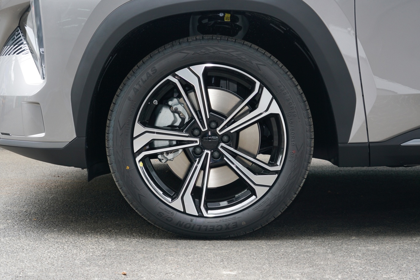 【银河L71.5T 115km PLUS前轮毂造型图片-汽车图片大全】-易车