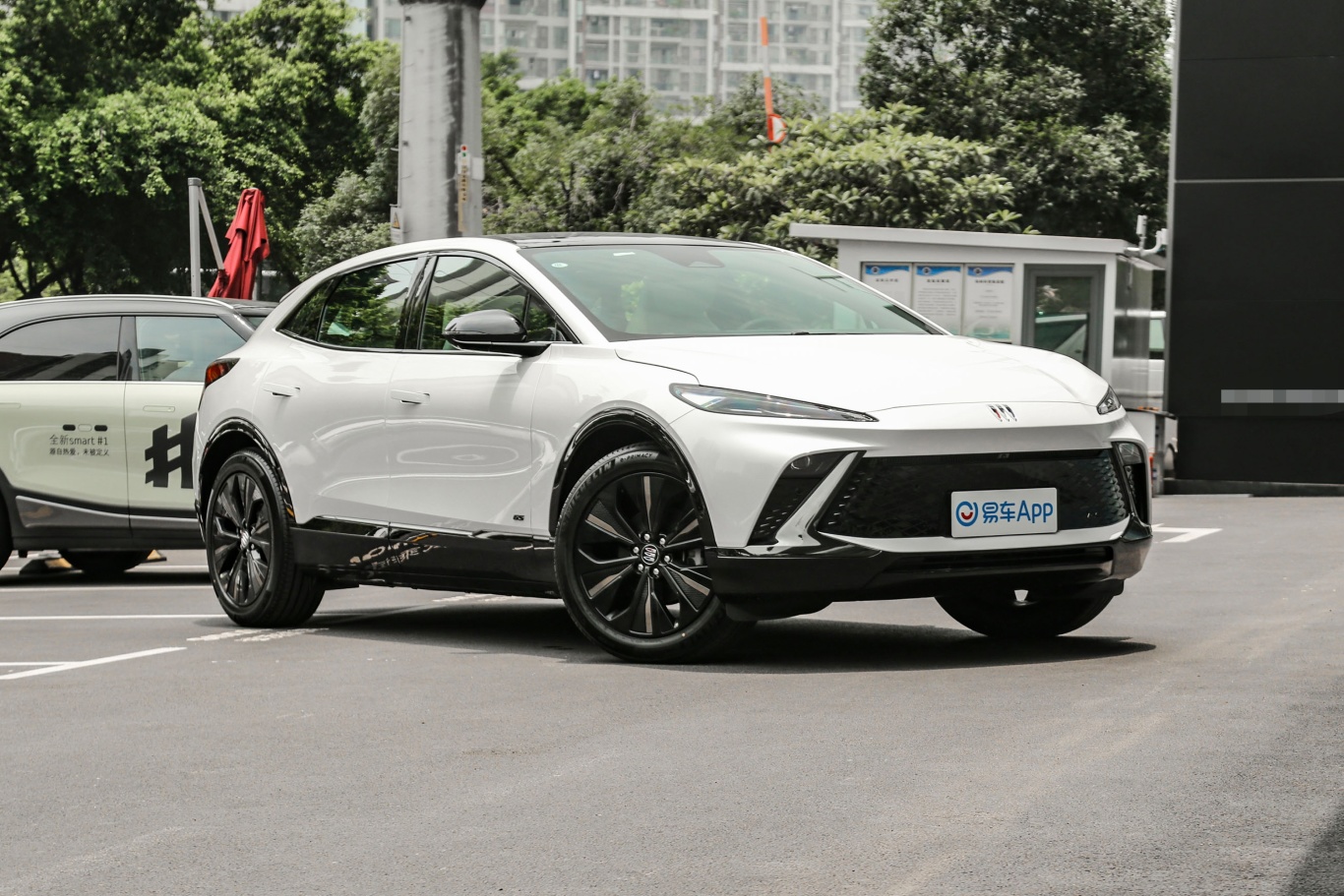 【别克E4530km 前驱GS版侧前45度车头向右水平图片-汽车图片大全】-易车