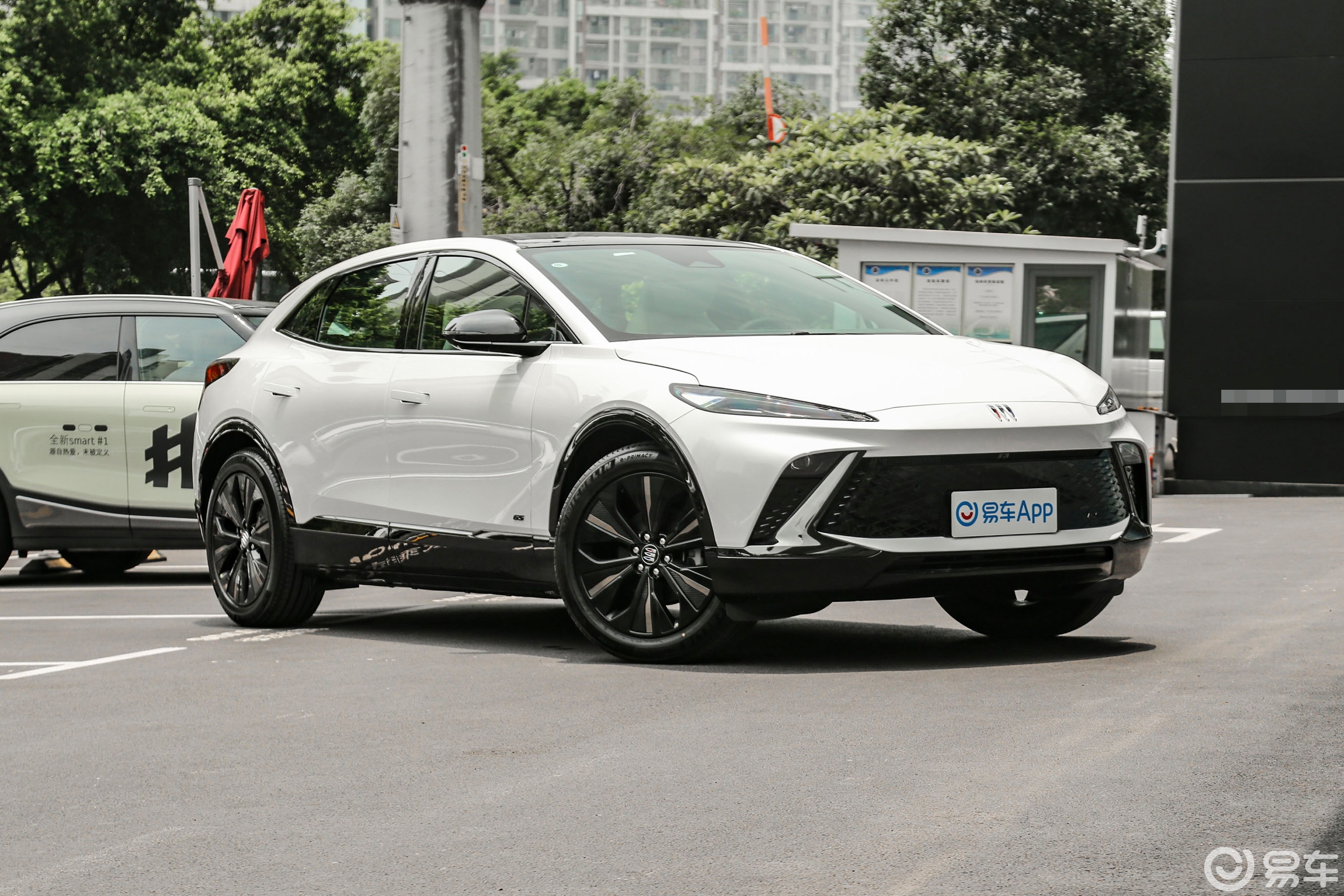 【别克E4530km 前驱GS版侧前45度车头向右水平图片-汽车图片大全】-易车