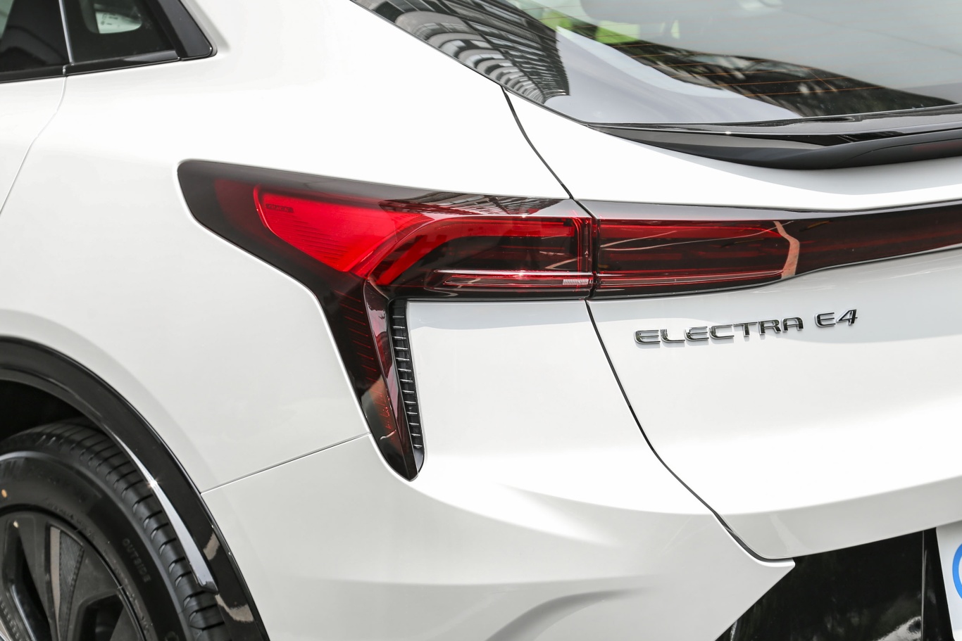 【别克E4530km 前驱GS版尾灯侧45度俯拍图片-汽车图片大全】-易车