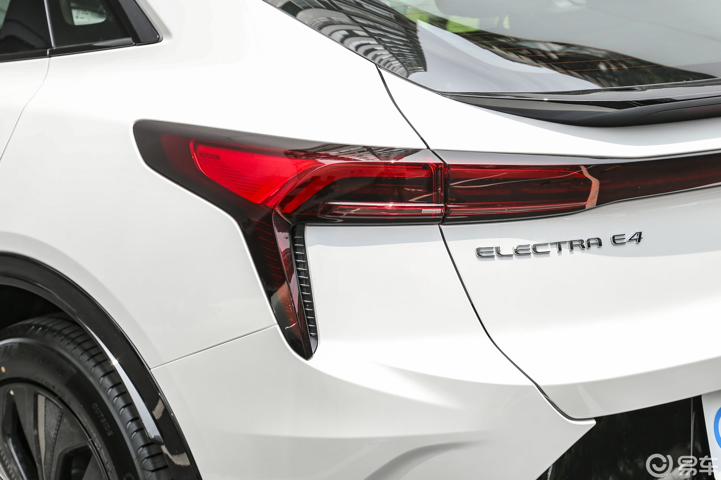 【别克E4530km 前驱GS版尾灯侧45度俯拍图片-汽车图片大全】-易车