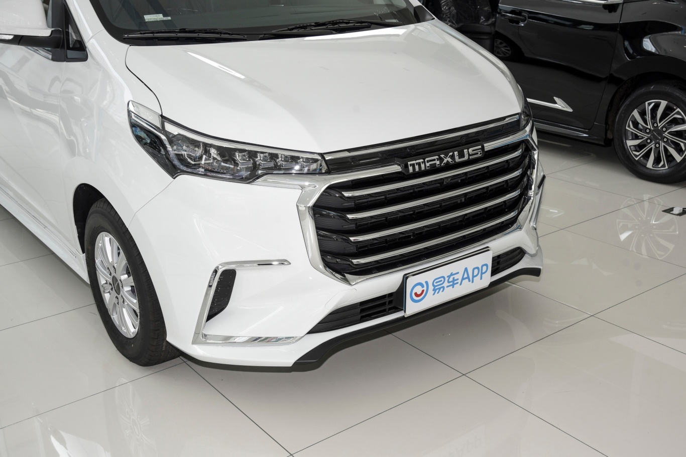 【大通G20改款 ES 2.0T 手动超值版 7座 柴油前格栅侧俯拍图片-汽车图片大全】-易车