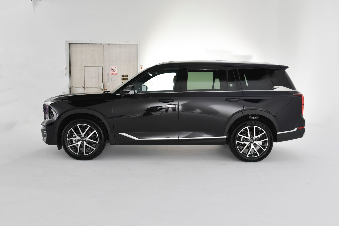 【传祺GS8领航系列 2.0T 两驱豪华智联版 7座正侧车头向左水平图片-汽车图片大全】-易车