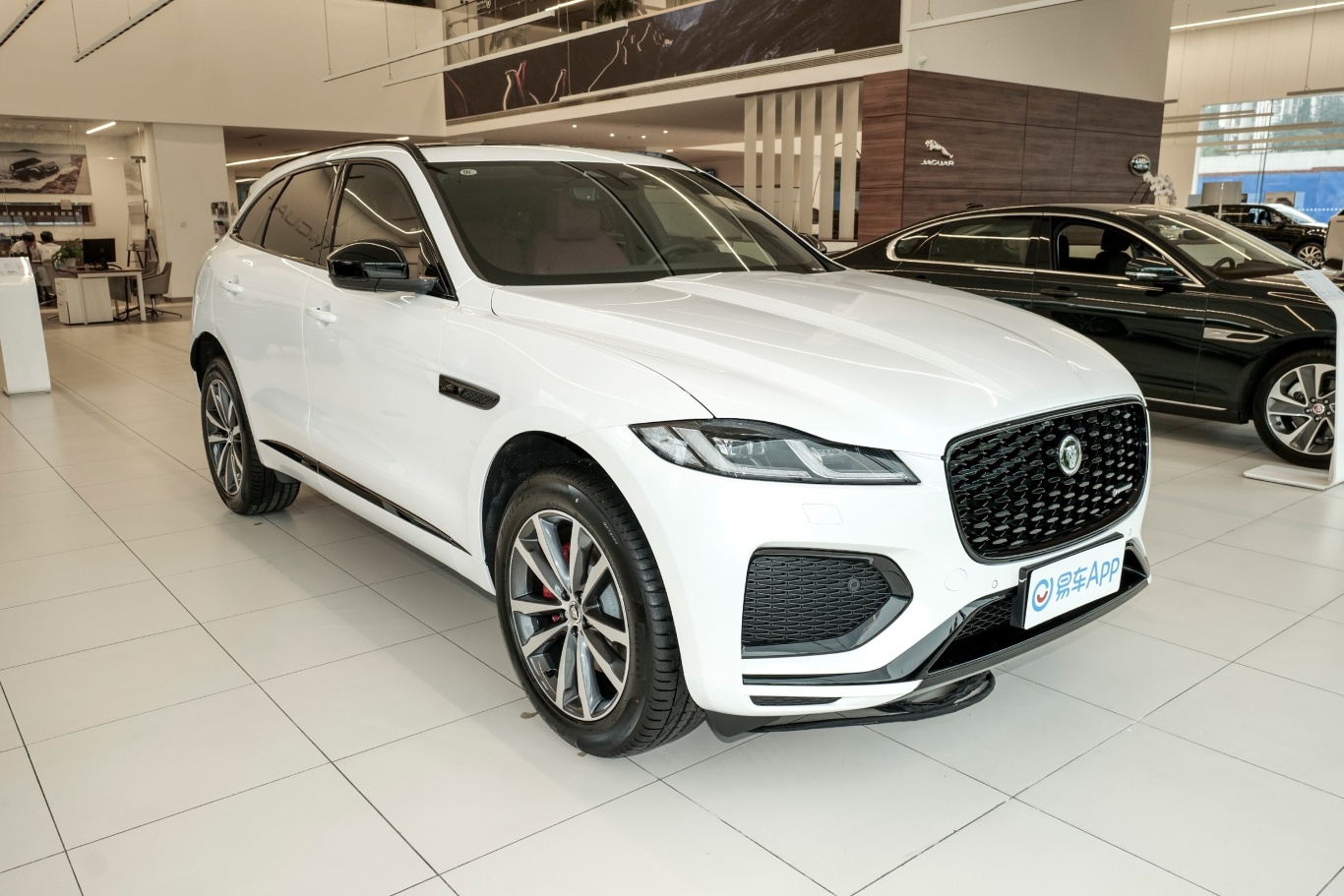 【捷豹F-PACE250PS R-DYNAMIC SE侧前45度车头向右水平图片-汽车图片大全】-易车