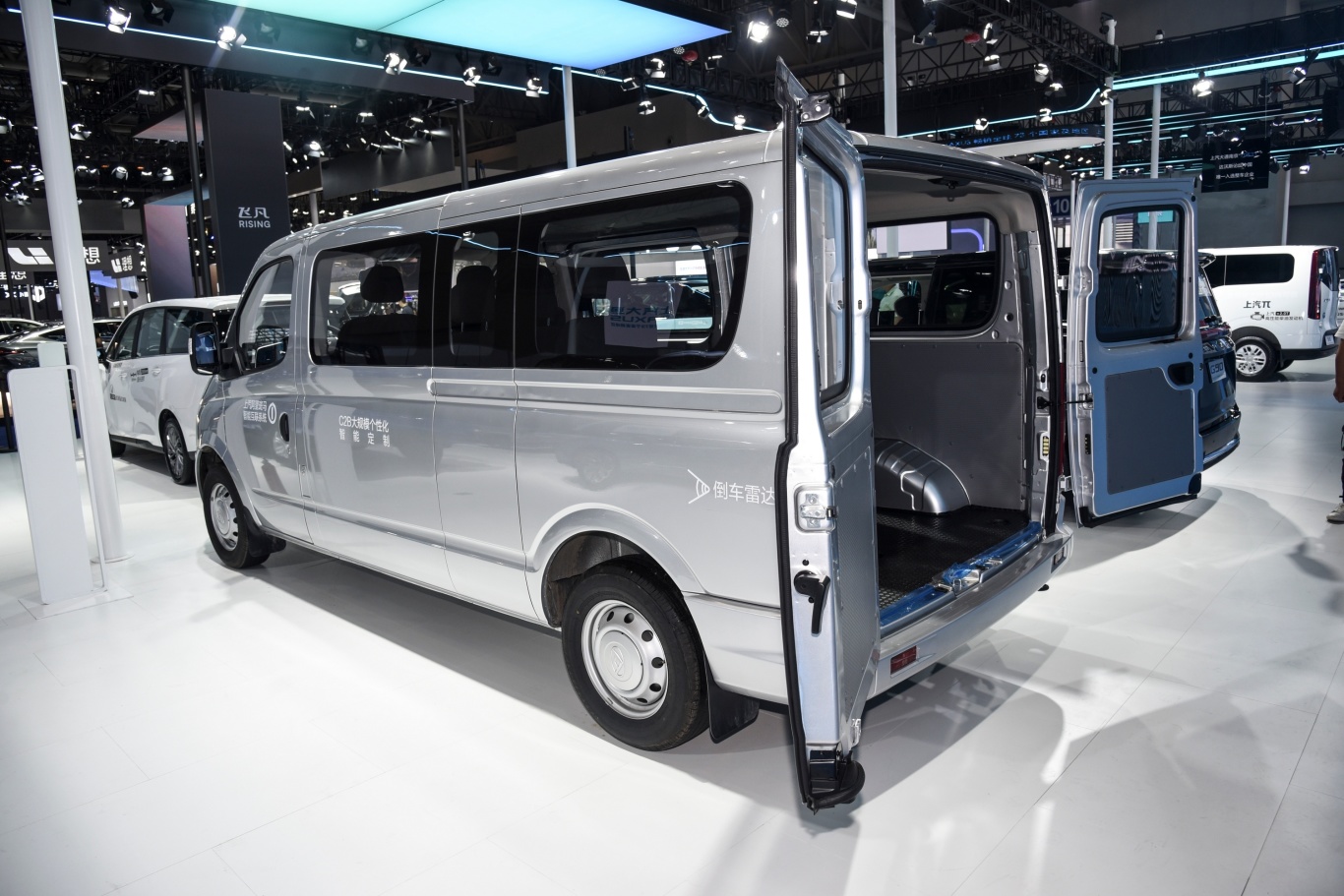 【新途V80傲运通 2.0T 手动长轴超低顶 6/7/8/9座空间图片-汽车图片大全】-易车