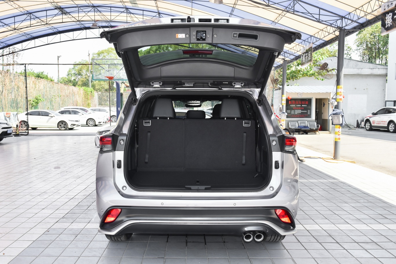 【皇冠陆放HEV 2.5L 四驱尊贵版 7座后备厢图片-汽车图片大全】-易车