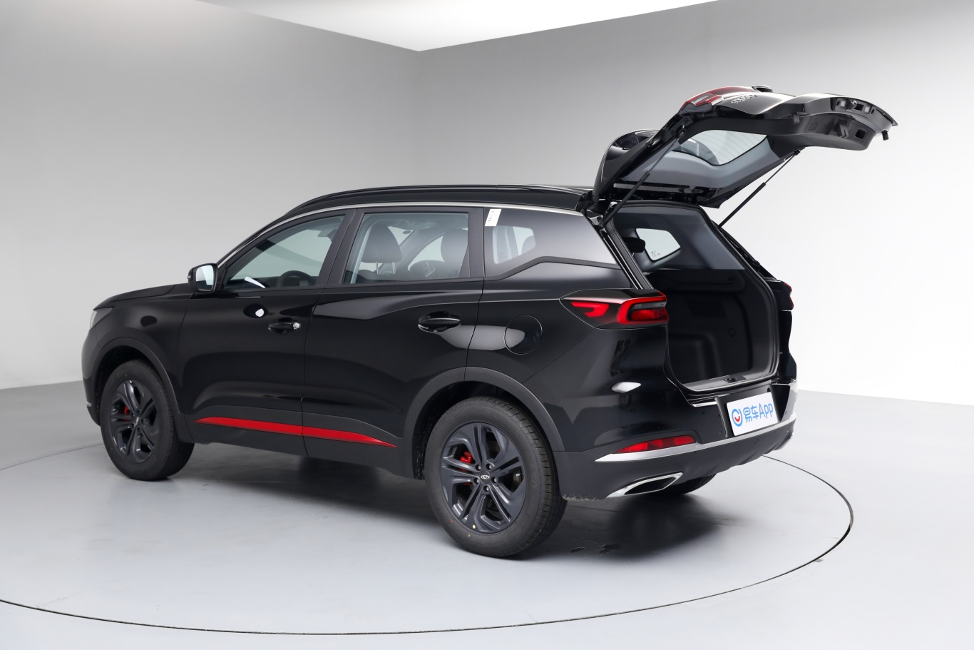 【瑞虎7超能版 1.5T CVT超能勇士后备厢开启45度侧拍图片-汽车图片大全】-易车