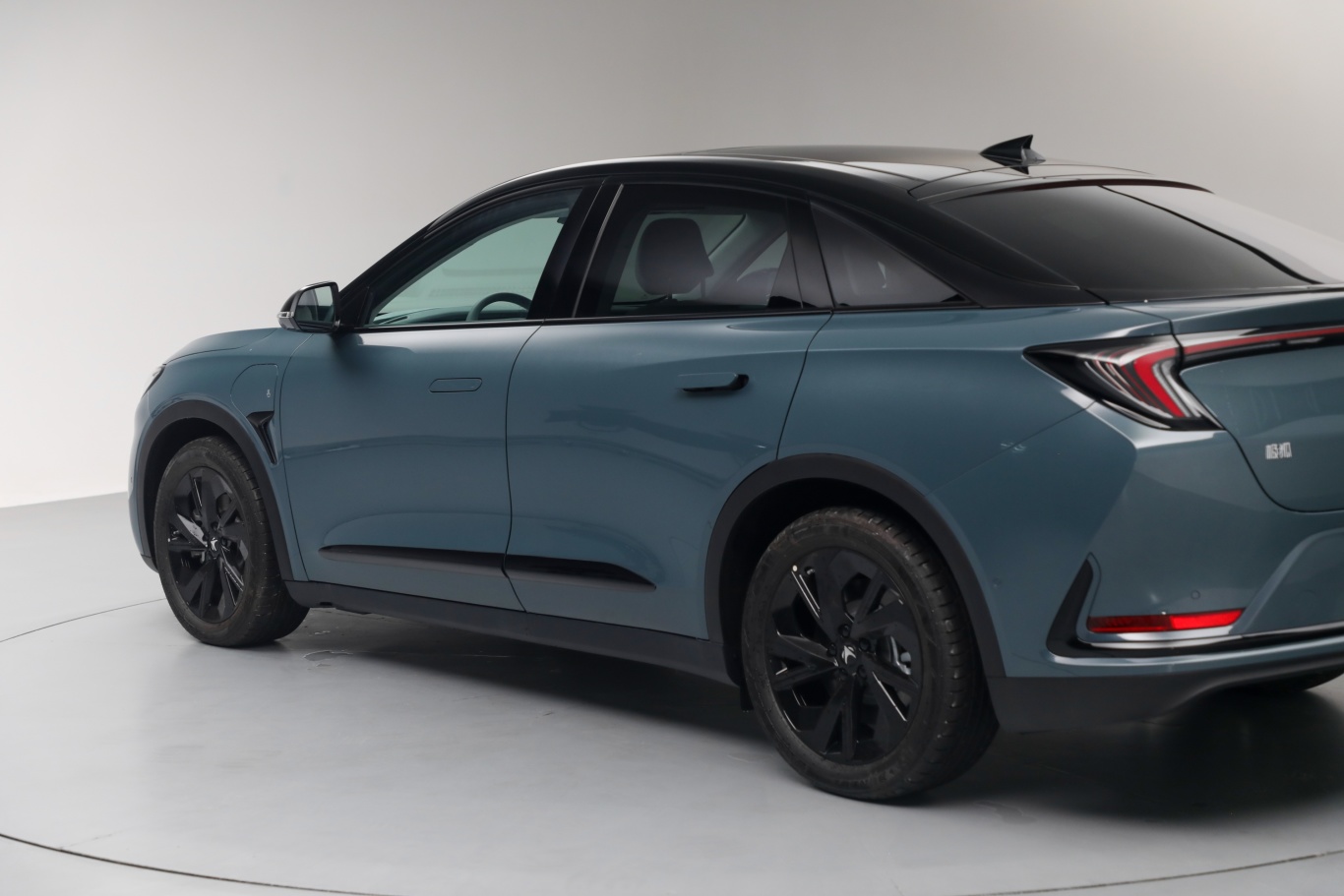 【极狐 阿尔法S森林版 735E+ 前驱 电机160kW外观细节图片-汽车图片大全】-易车