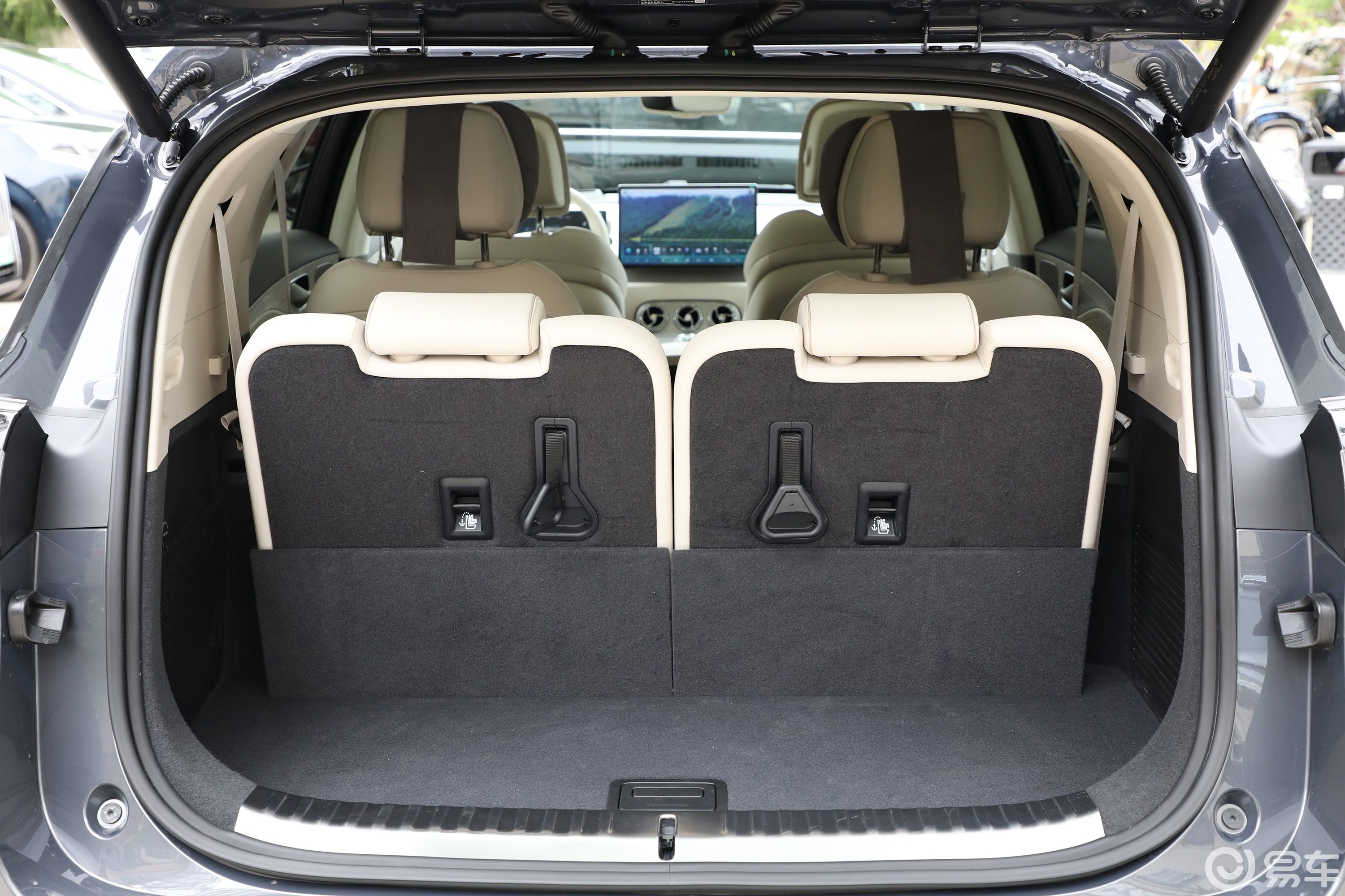 【腾势N8插电混动 192km 四驱顶配版后备厢图片-汽车图片大全】-易车