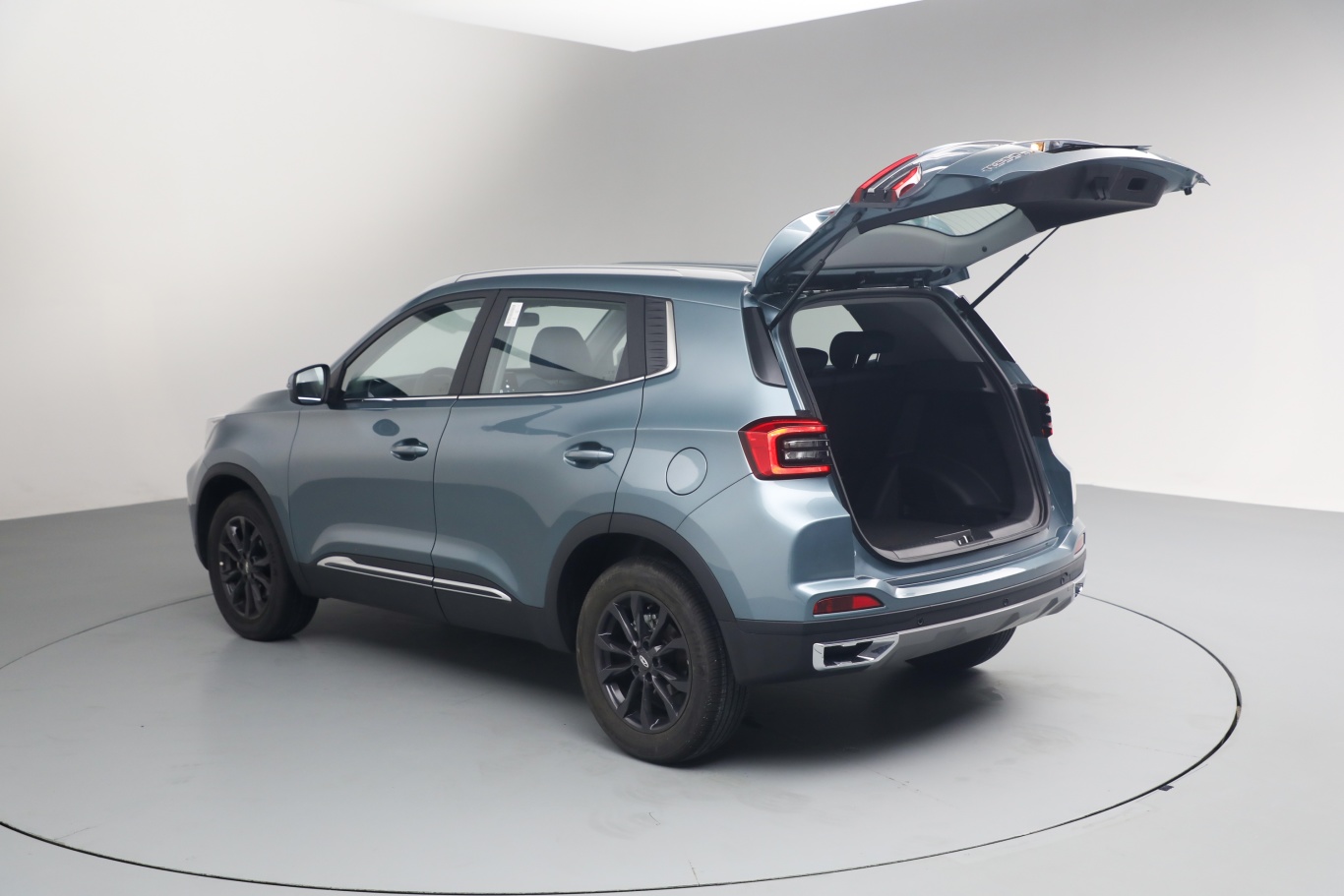 【瑞虎5x1.5L CVT豪华型后备厢开启45度侧拍图片-汽车图片大全】-易车