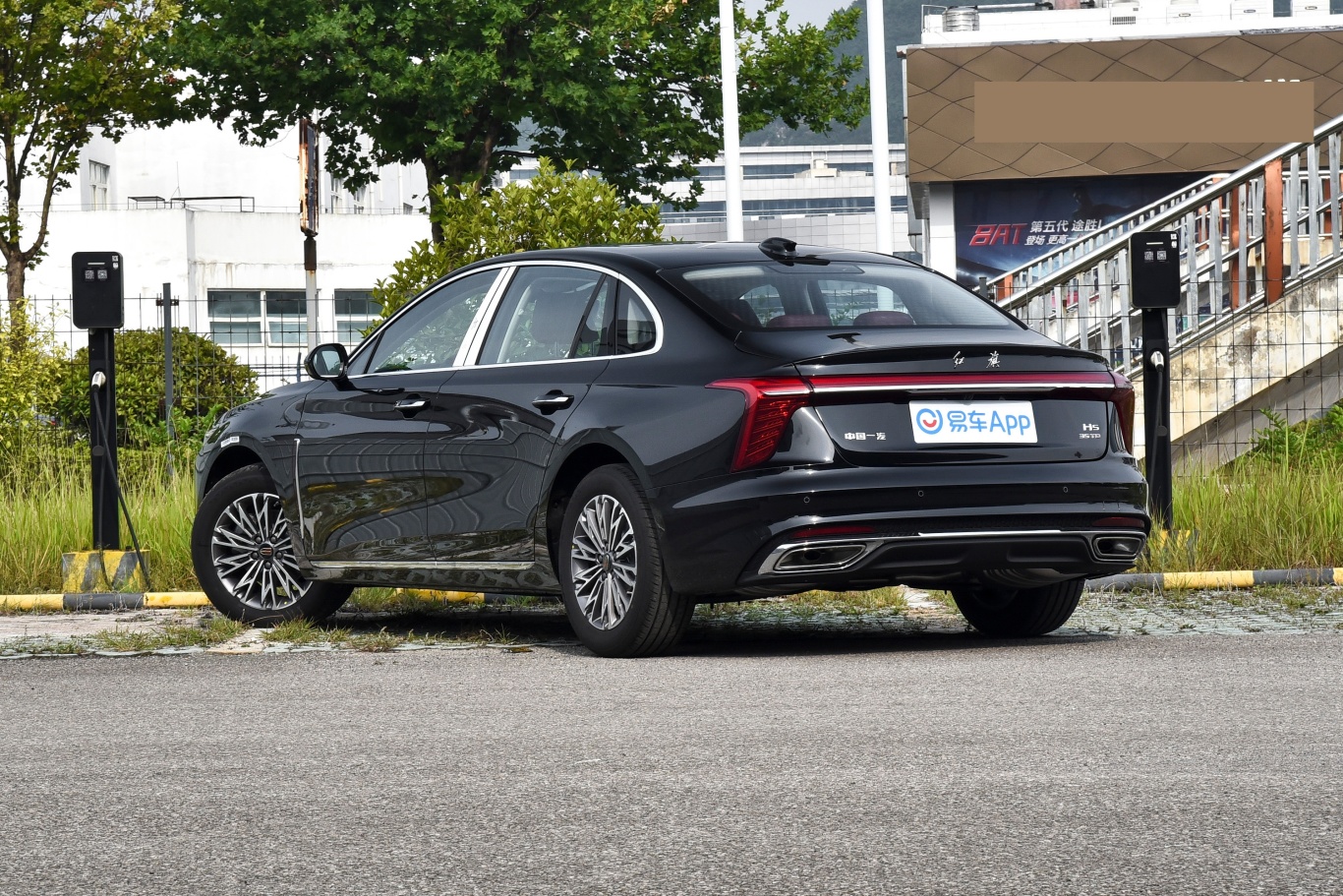 【红旗H51.5T 双离合智联旗韵版侧后45度车头向左水平图片-汽车图片大全】-易车