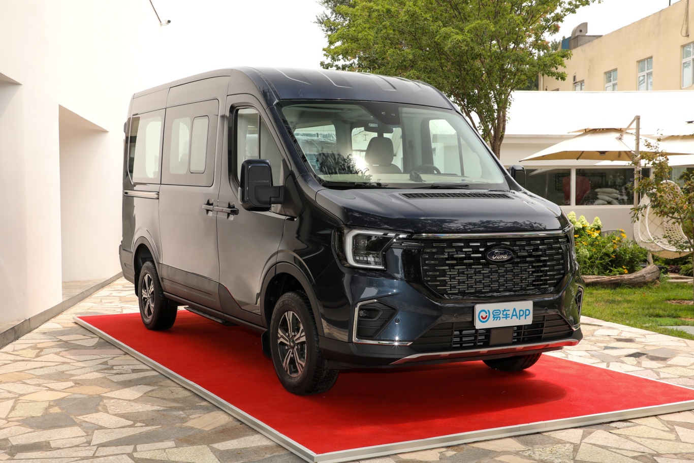 【全顺T8满配版 2.3T 自动中轴中顶商旅版 9座侧前45度车头向右水平图片-汽车图片大全】-易车